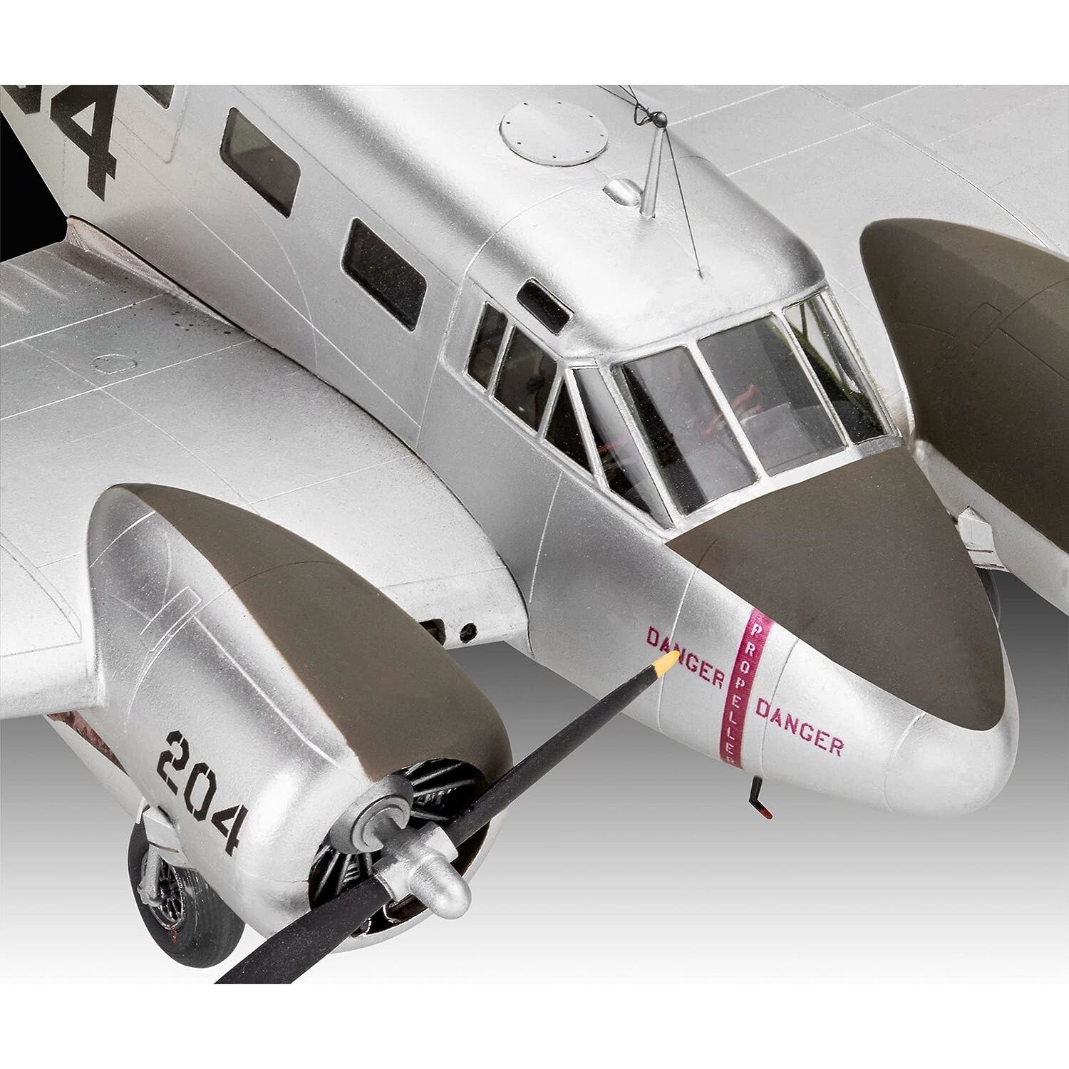 Összeszerelő modell, Revell, Beechcraft Model Airplane 18 131 alkatrész ...