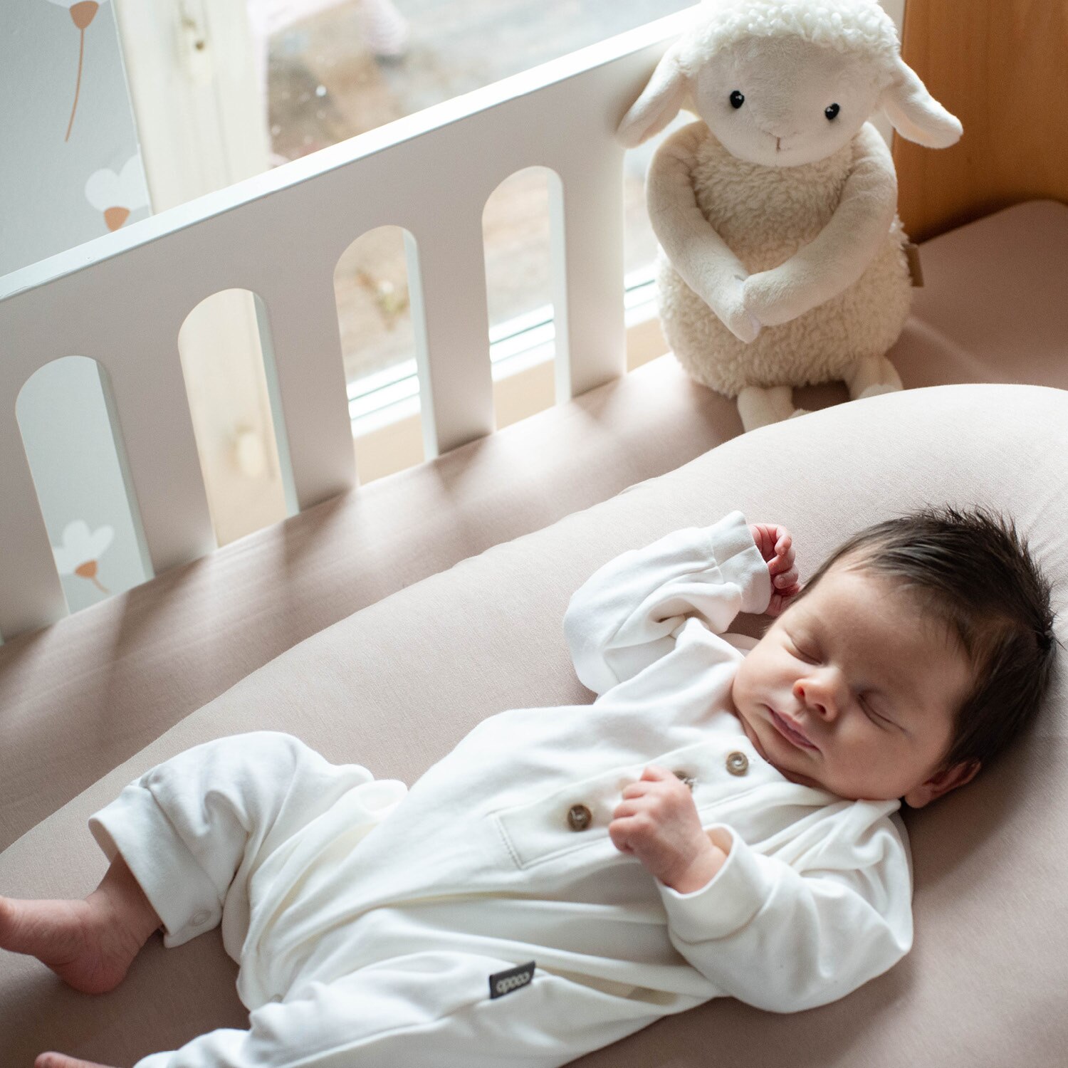 Успокояваща играчка за кошара, Whisbear, Lumi the Humming Sheep, Plus ...