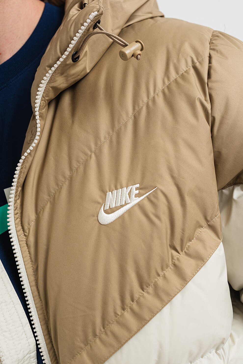 Nike, Geaca cu vatelina si gluga Windrunner, Maro taupe, Alb murdar, M ...