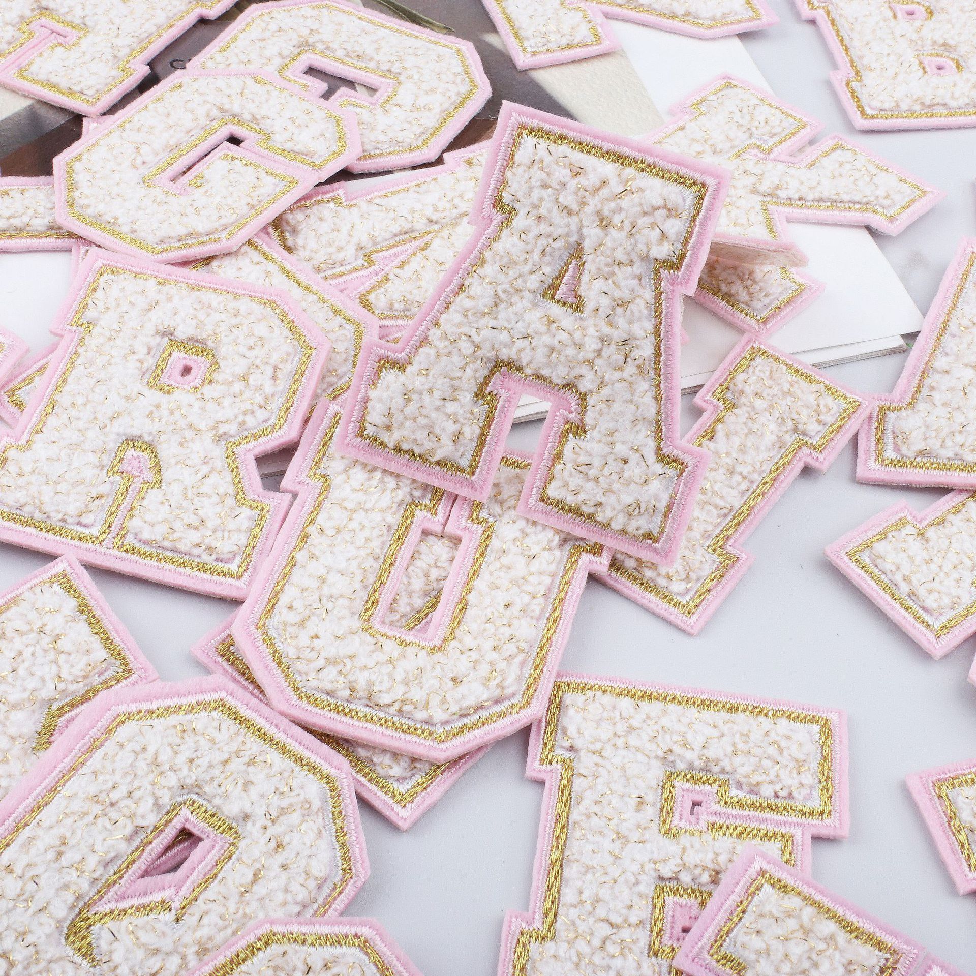 Set 26 petice in forma de litere, Sunmostar, Texil, Multicolor - eMAG.ro