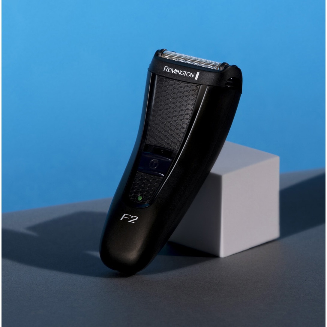 Aparat de ras Remington F2002, durata de utilizare pana la 40 minute, indicator LED, voltaj ...
