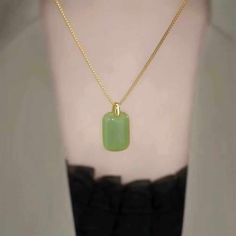 Colier dama cu piatra de Jad - eMAG.ro