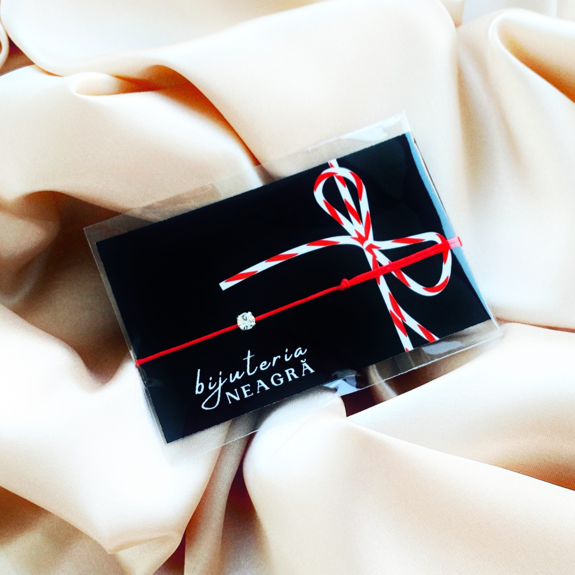Set 10 bratari Martisor cu Cristale Swarovski, snur rosu reglabil, 1 ...