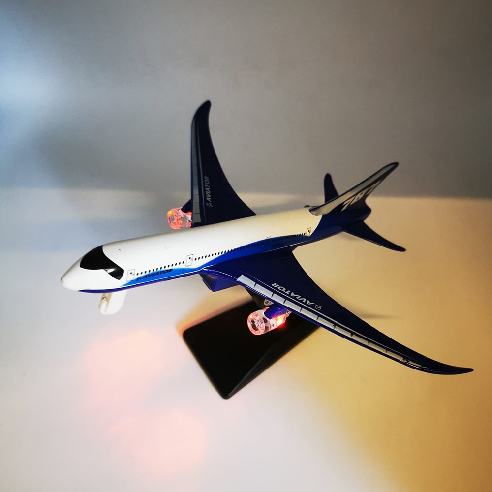 Avion de metal, tip Boeing 787, scara 1:300, cu lumini, sunete, pull ...