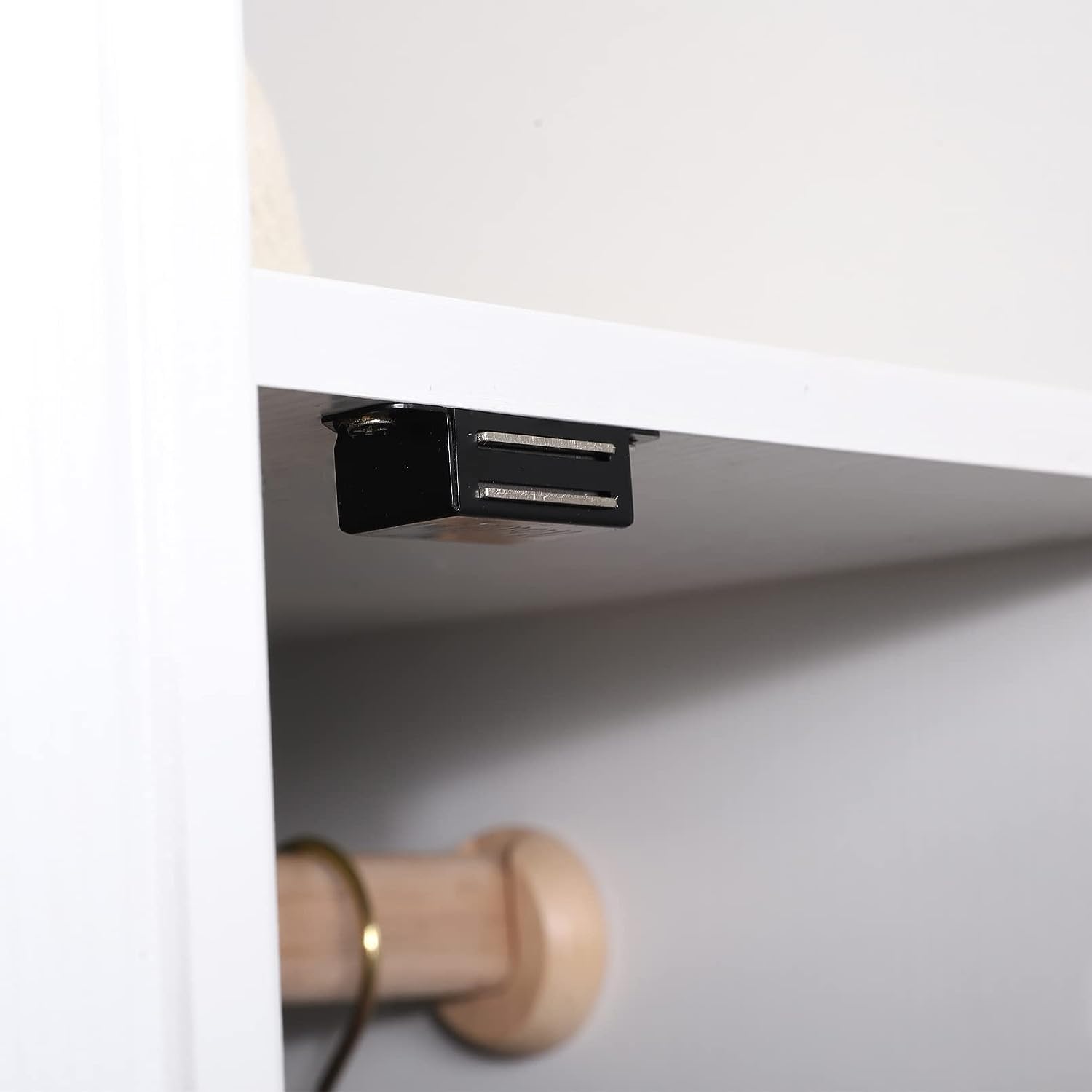 Set 8 incuietori magnetice pentru mobilier, Cafuneplus®, Cu suruburi ...