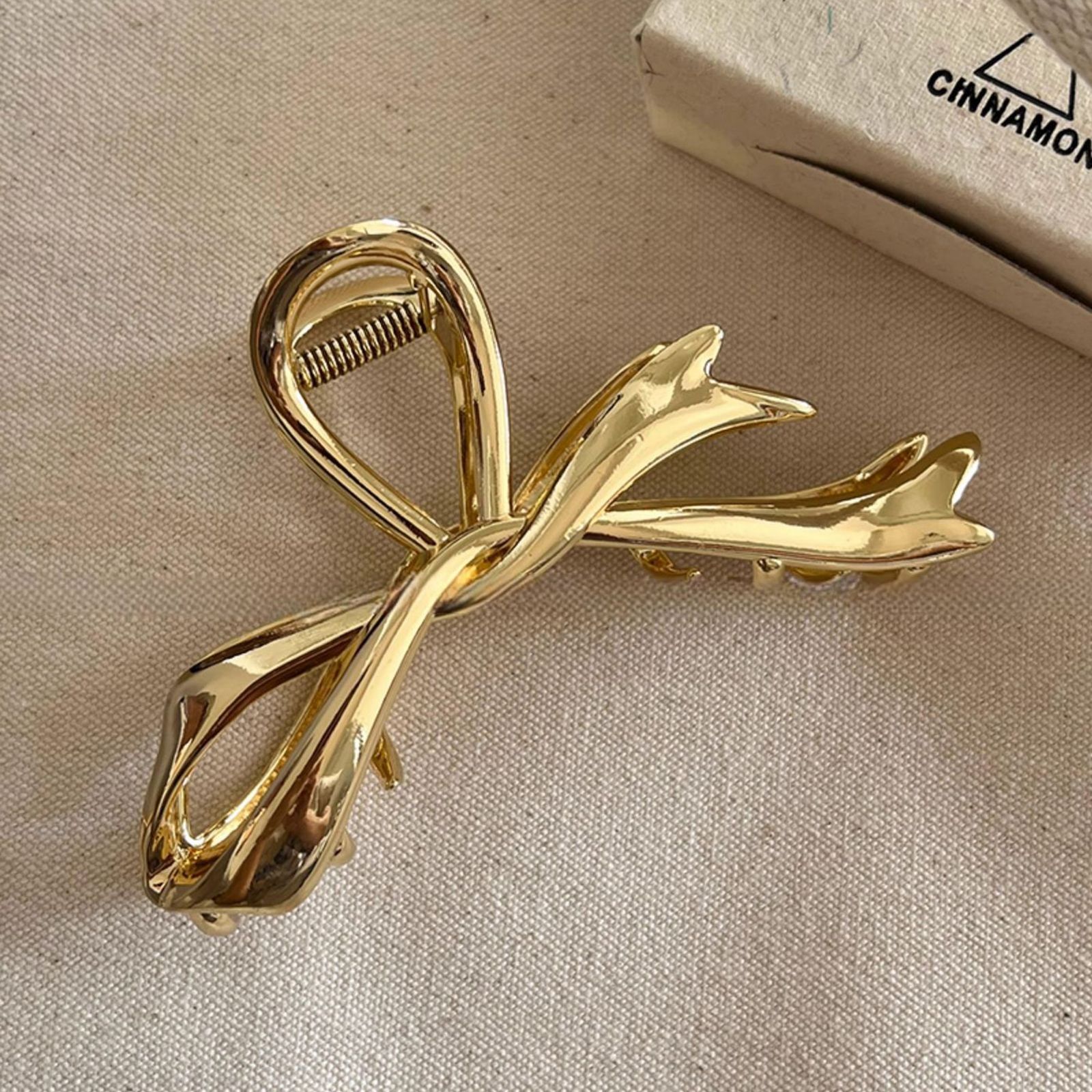 Set 2 agrafe decorative si elegante pentru par, POMAMZ, Perle, fundite ...