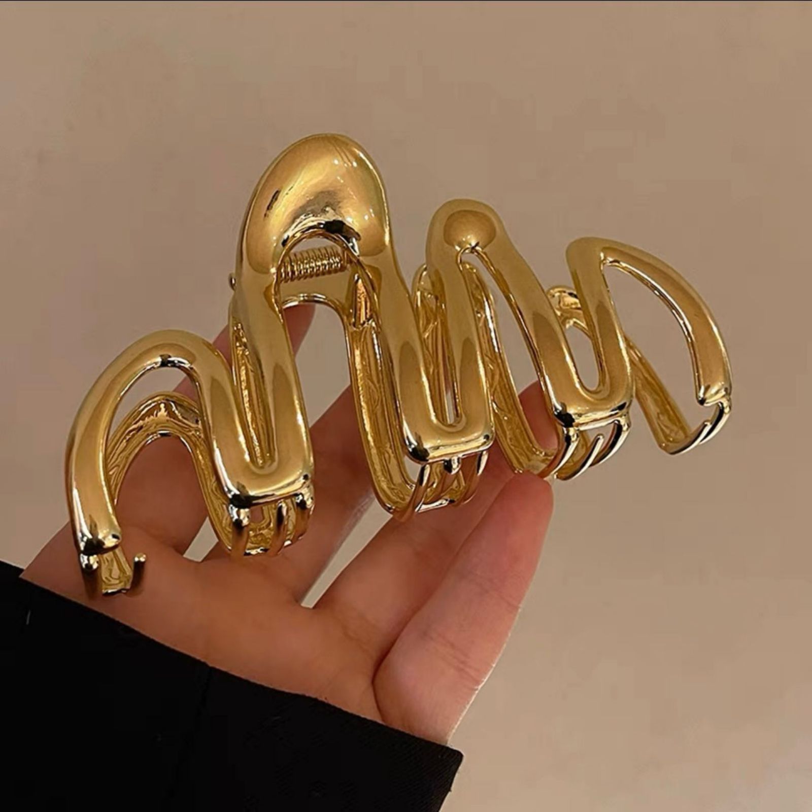 Set 2 agrafe decorative si elegante pentru par, POMAMZ, forma de unda ...