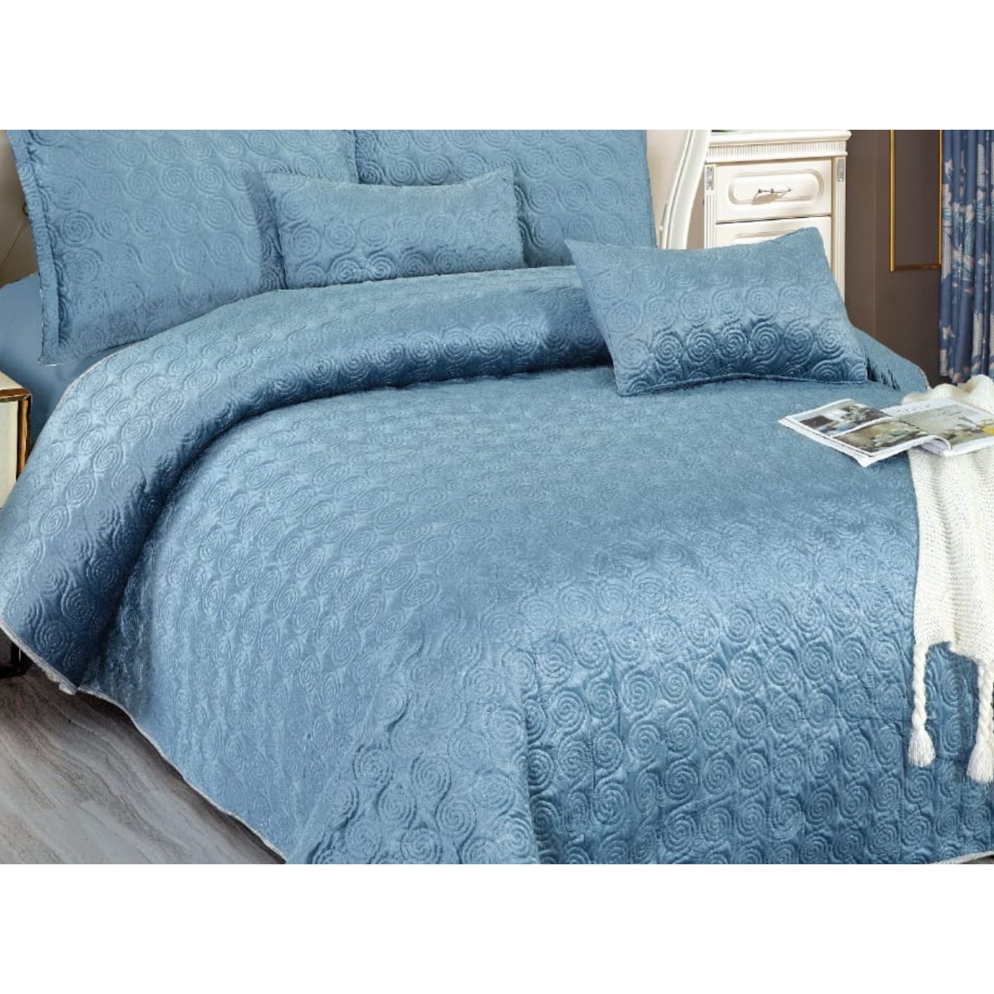 Cuvertura de pat si 4 Fete de Perna din Catifea, Matlasata, 220 x 240 cm, Set 5 piese, Bleo ...