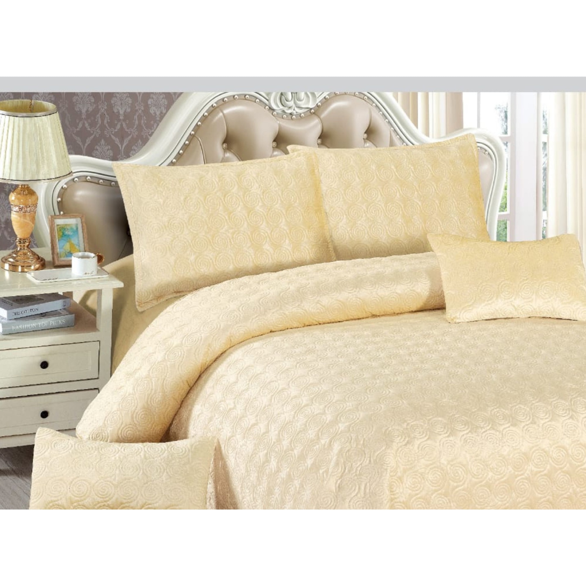 Cuvertura de pat si 4 Fete de Perna din Catifea, Matlasata, 220 x 240 cm, Set 5 piese, Crem ...