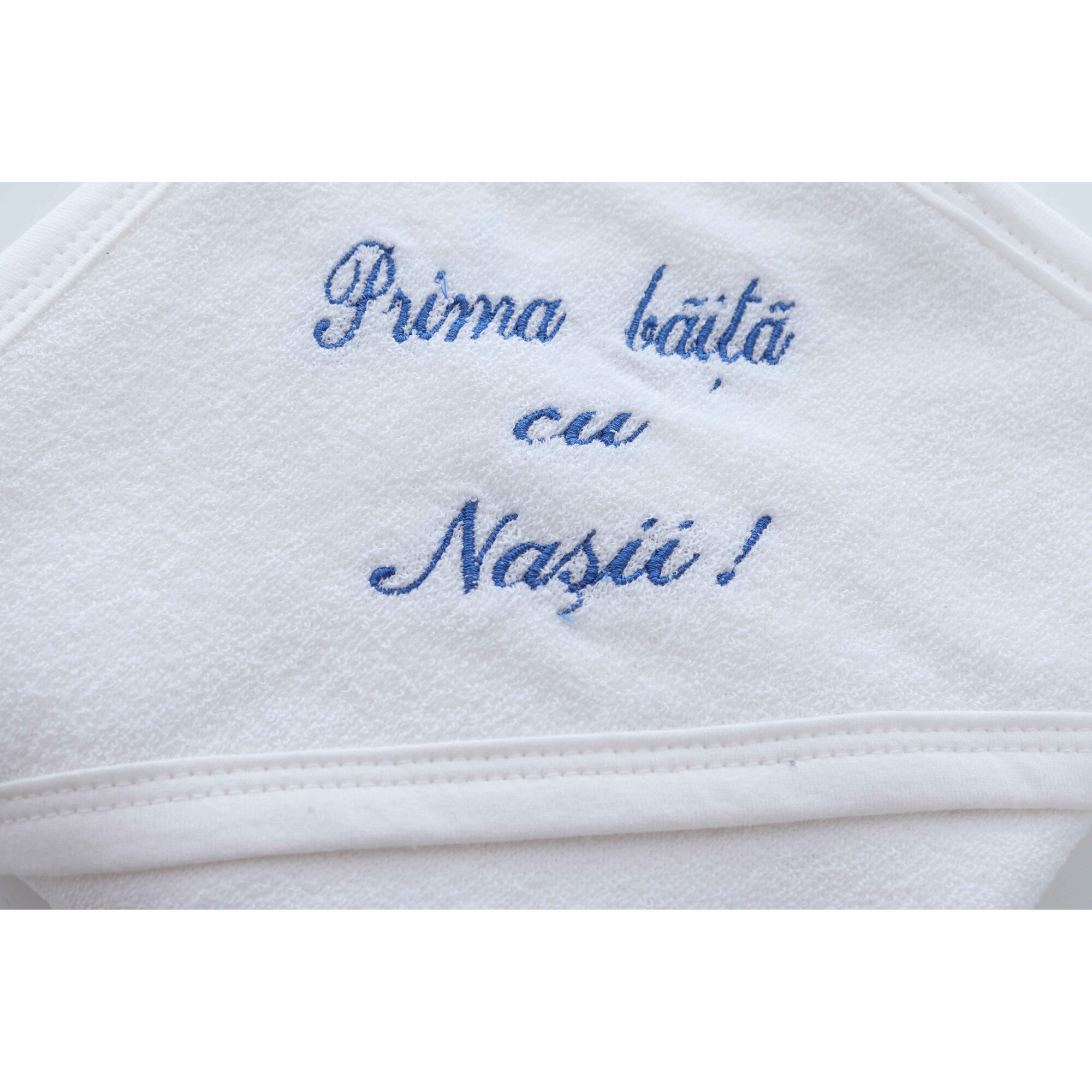 Prosop alb-albastru "Prima baita cu nasii" cu capison pentru bebelusi ...