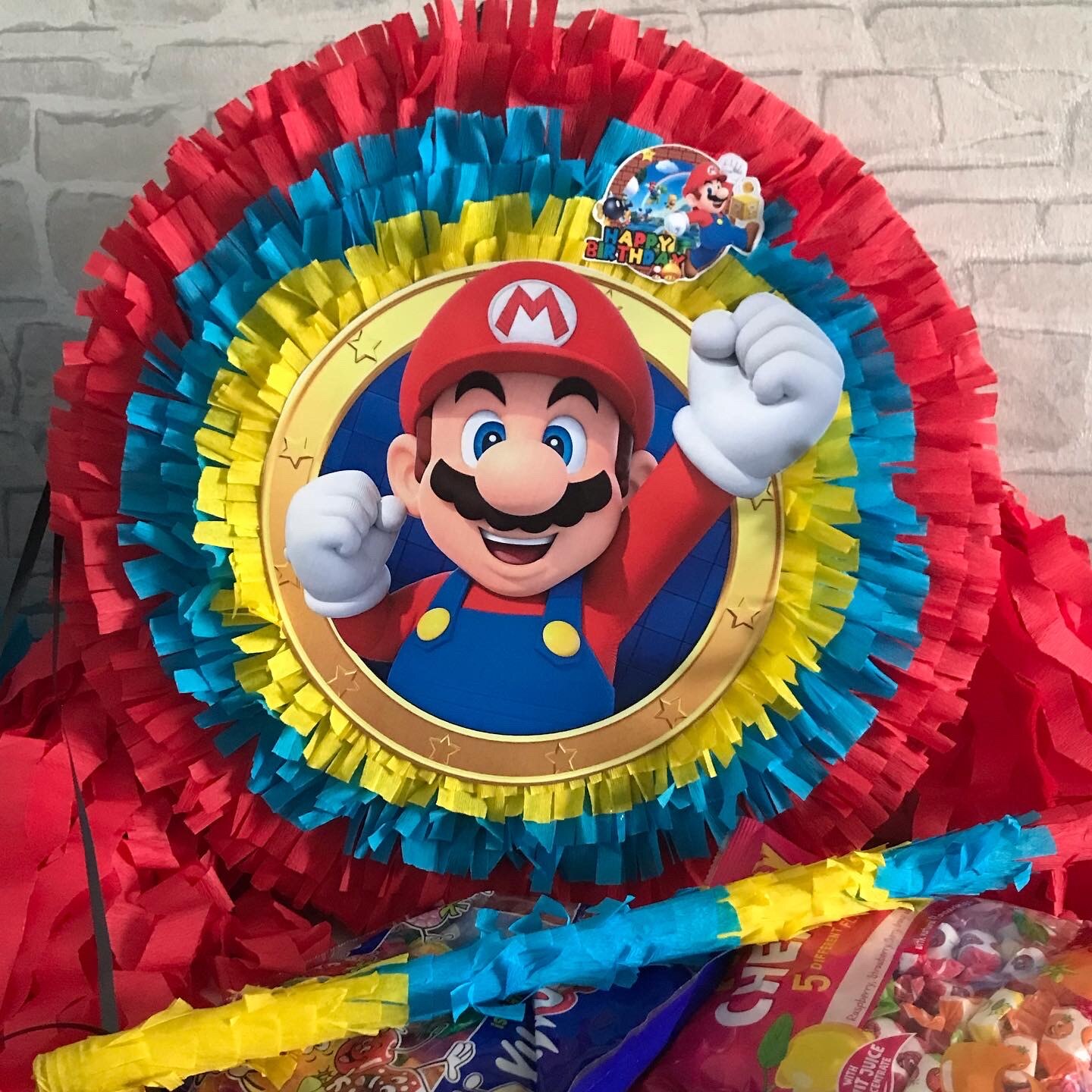 Party pinata Mario Bros dob 35 cm átmérőjű, rúd, konfetti és 12 fúvó ...