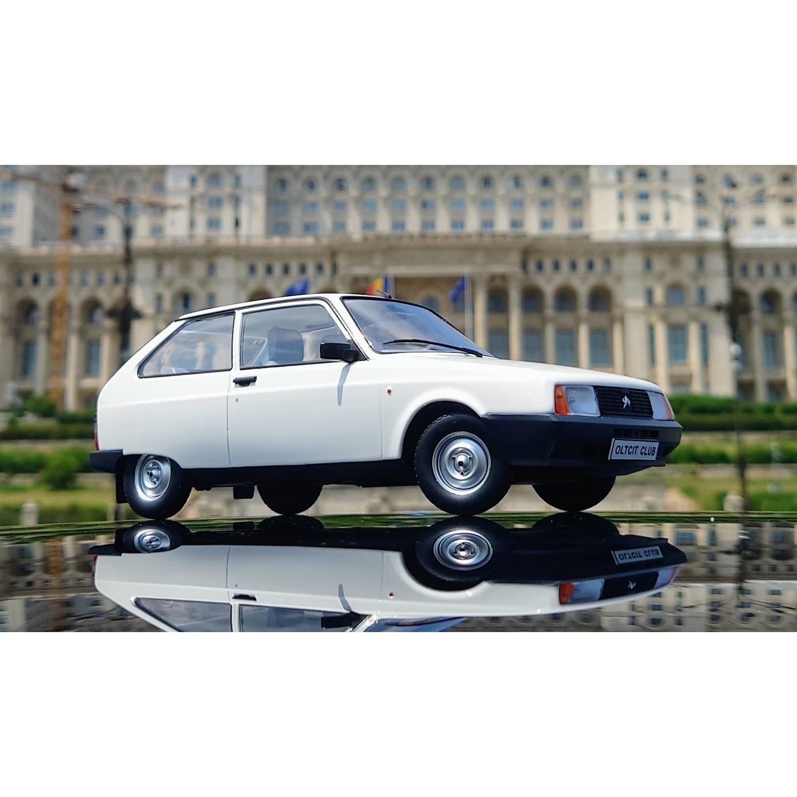 Macheta auto Oltcit Club 11 RL (1992), Alb, 1:18, T9 & Hyro - eMAG.ro