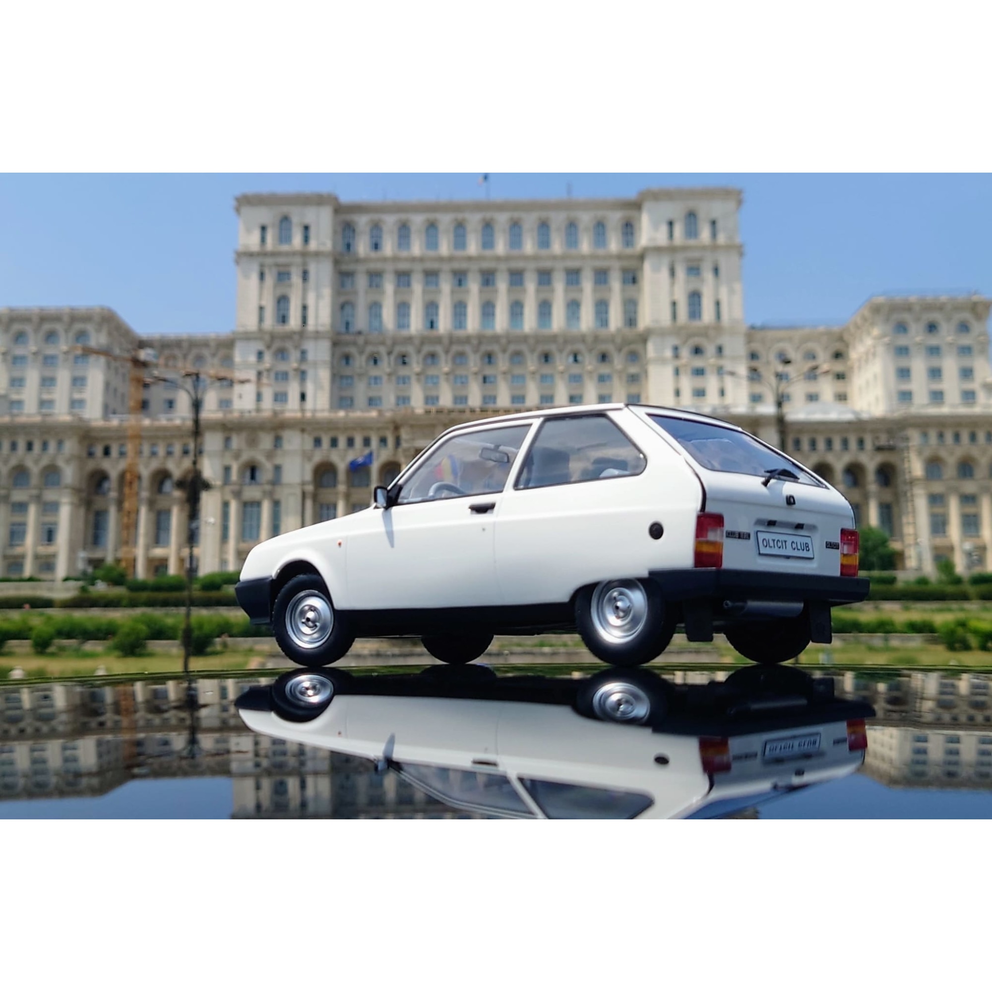 Macheta auto Oltcit Club 11 RL (1992), Alb, 1:18, T9 & Hyro - eMAG.ro