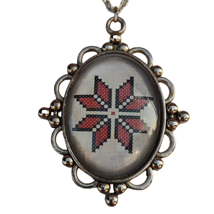 Colier cu medalion motive traditionale romanesti, 143 - eMAG.ro