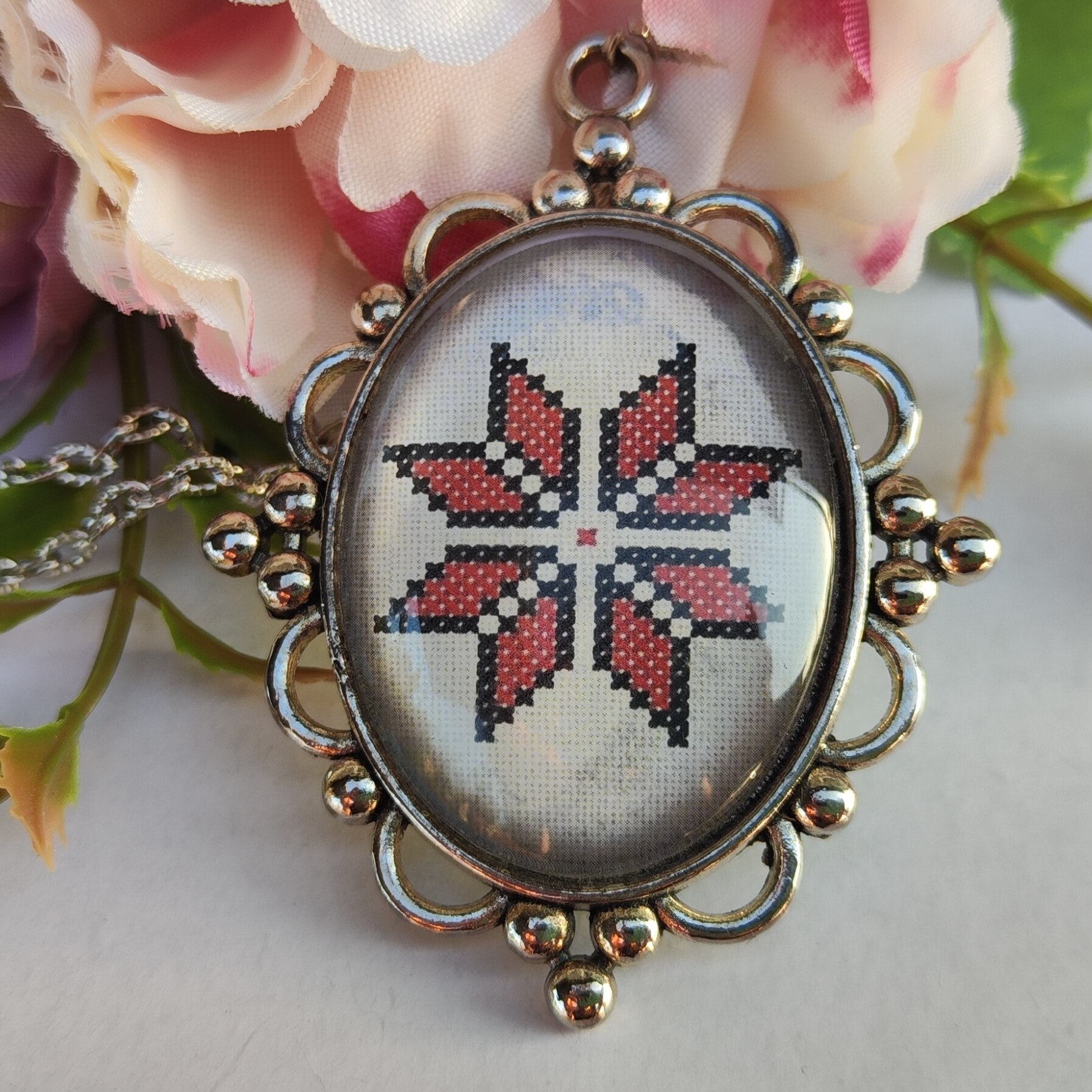 Colier cu medalion motive traditionale romanesti, 143 - eMAG.ro