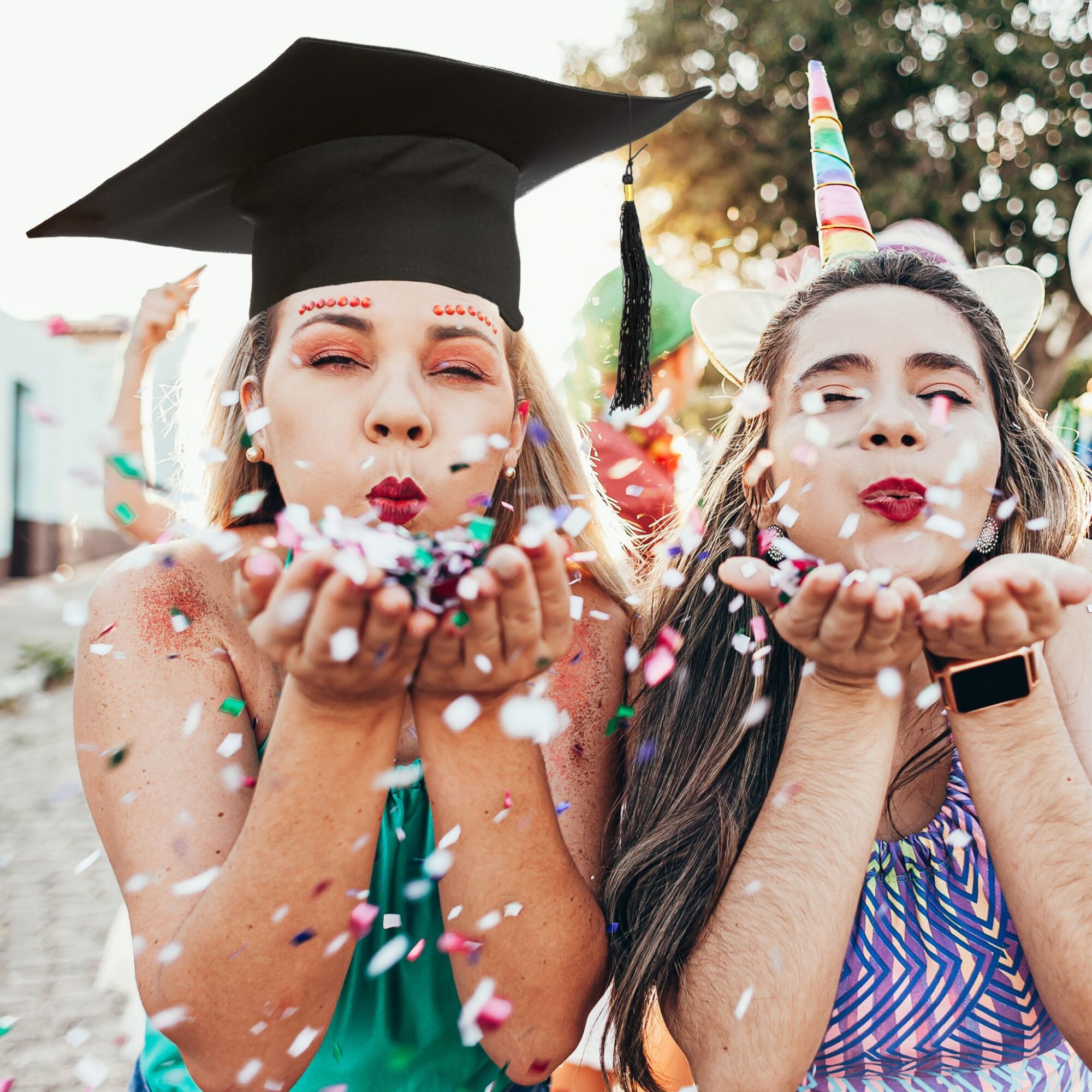 Toca de absolvire, Relaxdays, cu ciucure, negru, marime universala ...