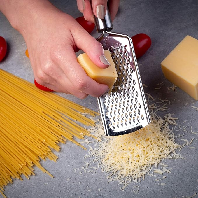 Ръчно ренде от неръждаема стомана за сирене и зеленчуци с малки отвори и неръждаема дръжка