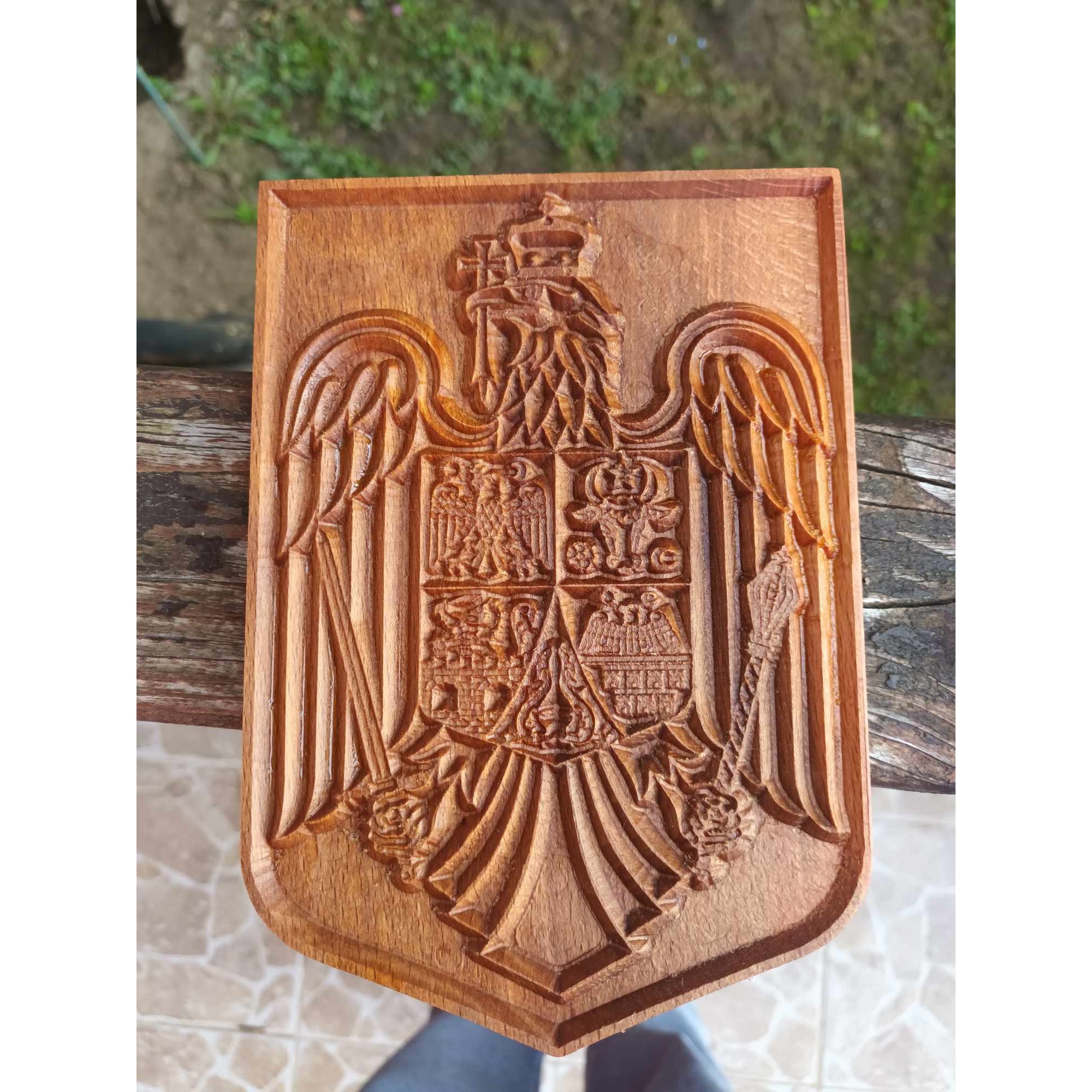 Stema Romaniei 3D sculptata in lemn, Mos226, 13 x 18.5 cm x 1.8 cm ...
