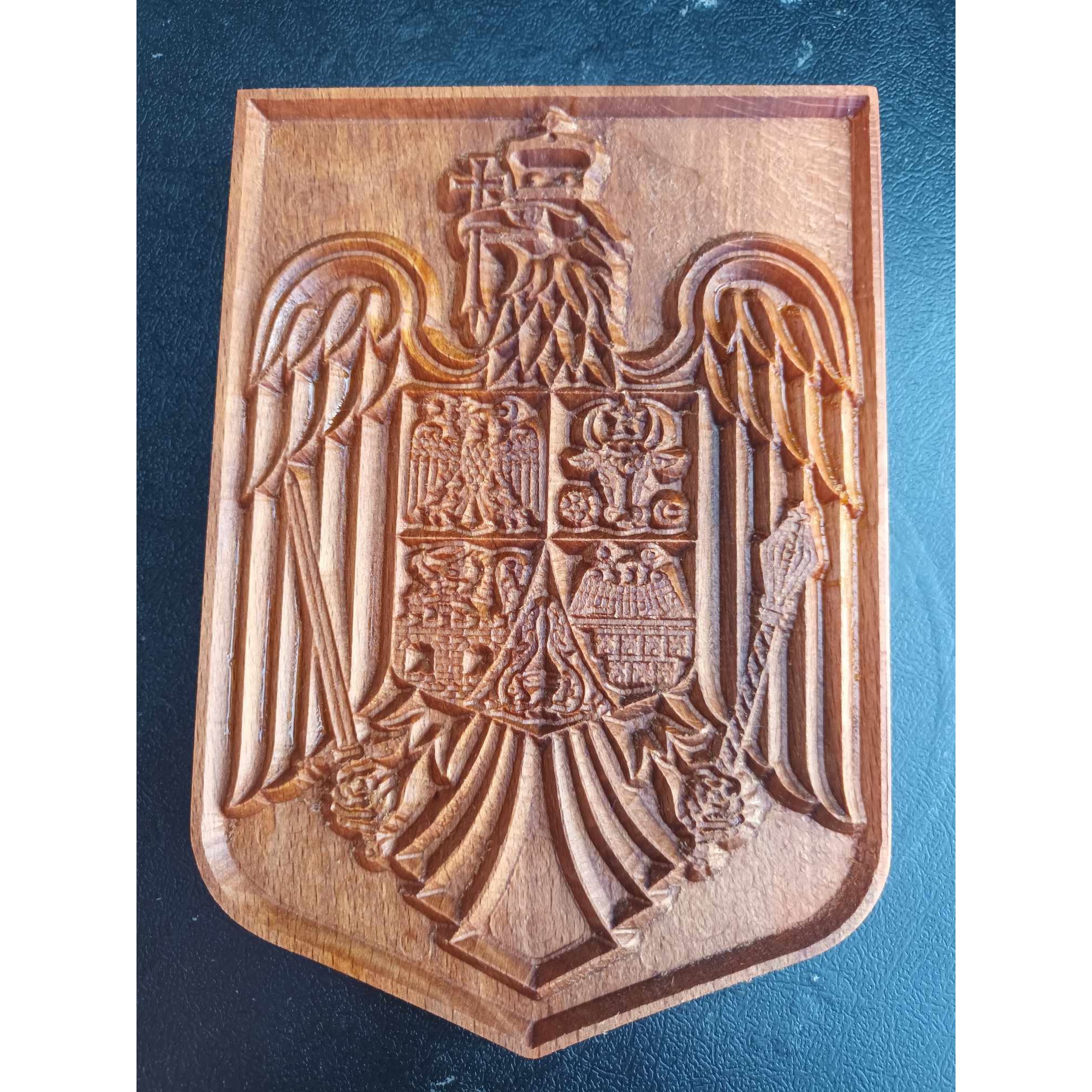 Stema Romaniei 3D sculptata in lemn, Mos226, 13 x 18.5 cm x 1.8 cm ...