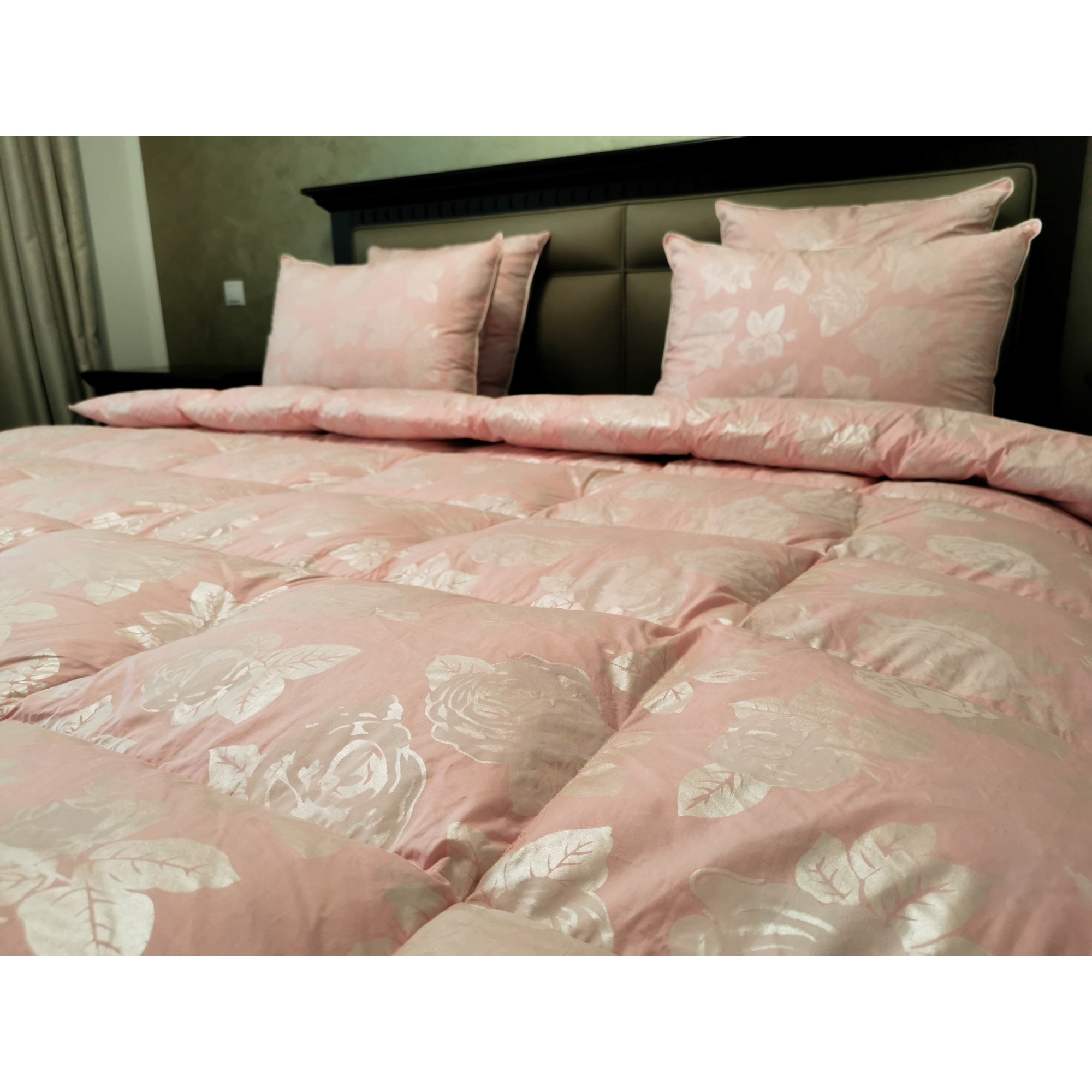 Set pilota 200x200 + 2 perne 50x70 Alsam, din pana si puf, roz - eMAG.ro