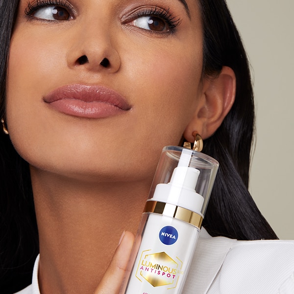 Промо пакет Nivea: Озаряващ серум терапия, 30 мл + Озаряващ крем за ...