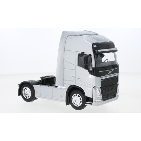 Macheta auto Volvo FH 500 (4x2) 1:32 Welly - eMAG.ro
