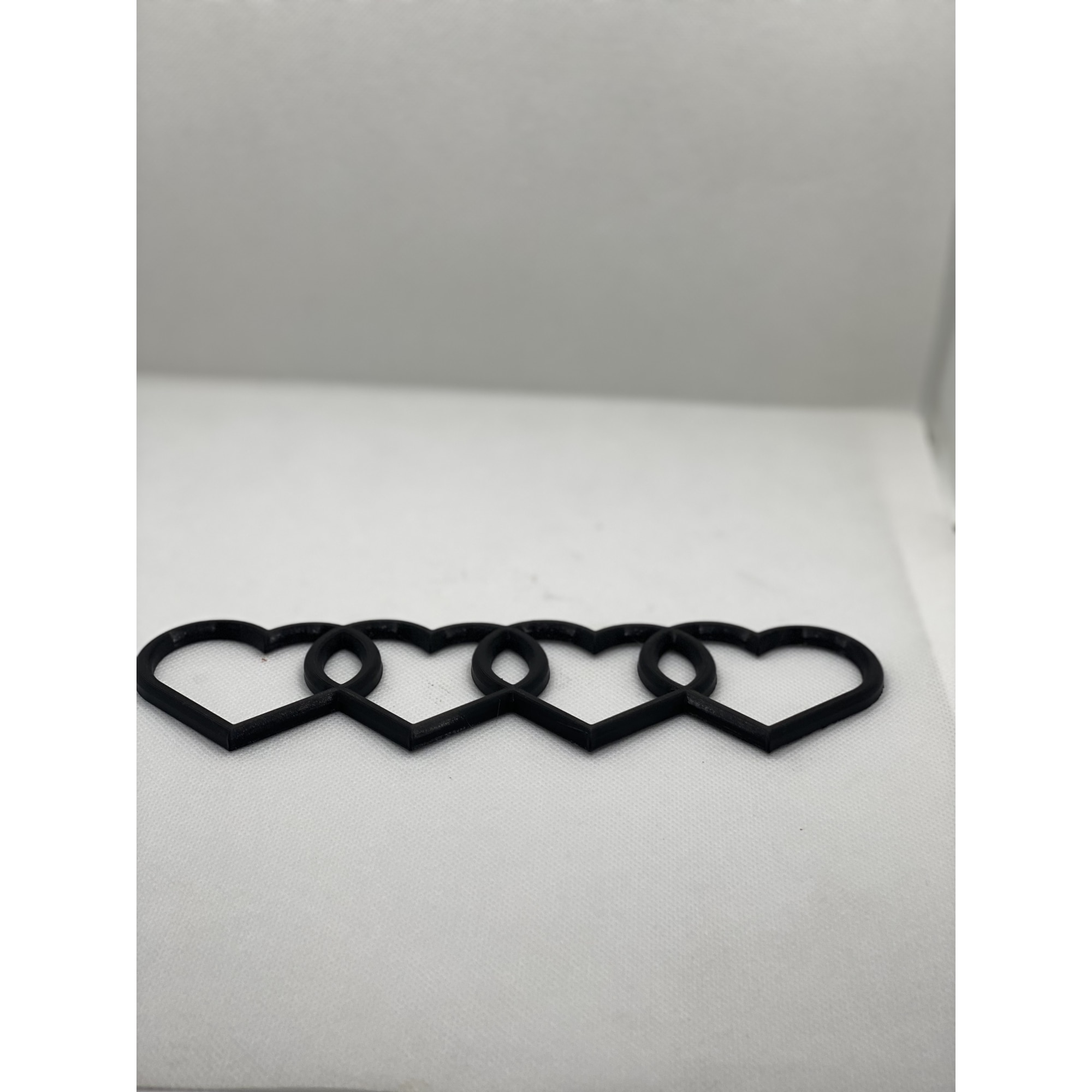 Sigla Audi pentru portbagaj, model inimi, negru - eMAG.ro