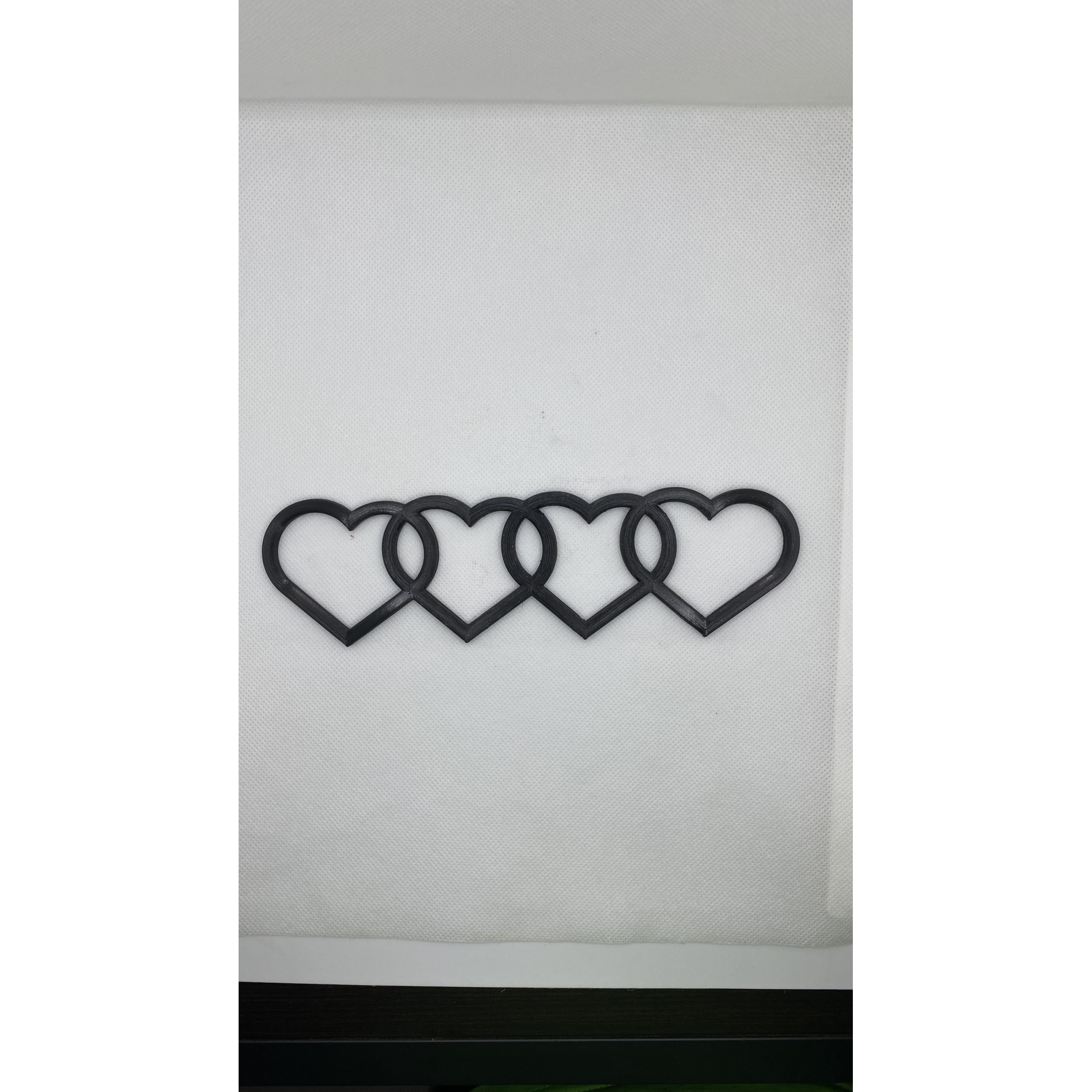 Sigla Audi pentru portbagaj, model inimi, negru - eMAG.ro