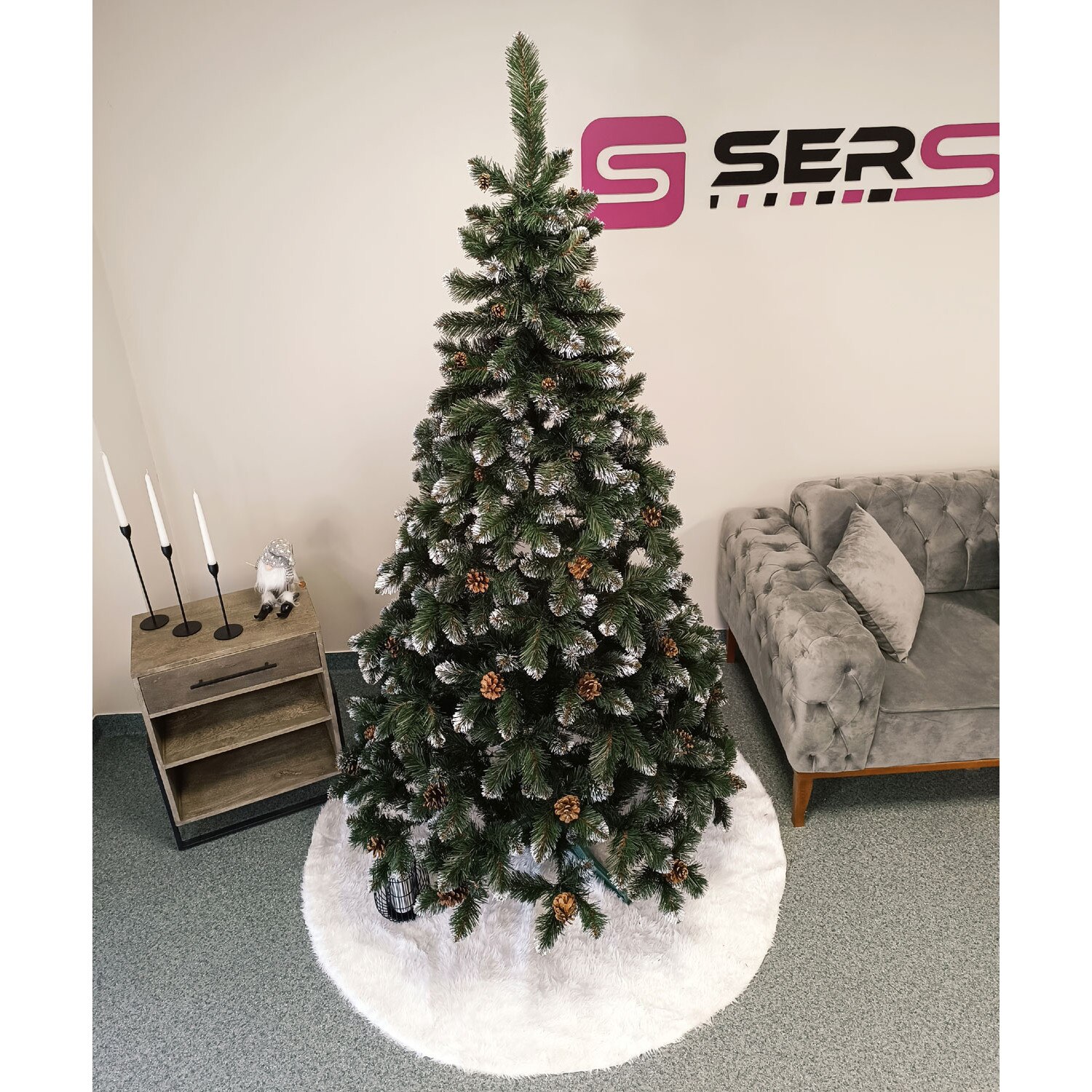 Brad artificial Christmas Deluxe by Sersimo, Lidia Nins cu conuri, 2D ...