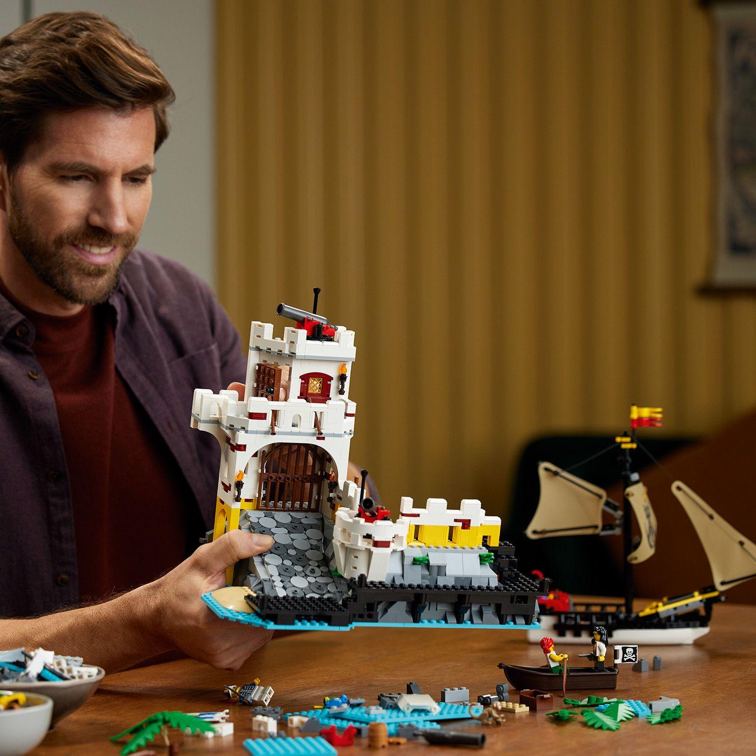 LEGO® Creator Expert - Fortareata Eldorado 10320, 2509 piese - eMAG.ro