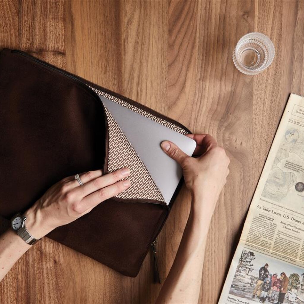 Husa laptop, piele PU compatibila cu laptop de 16 inch, maro - eMAG.ro