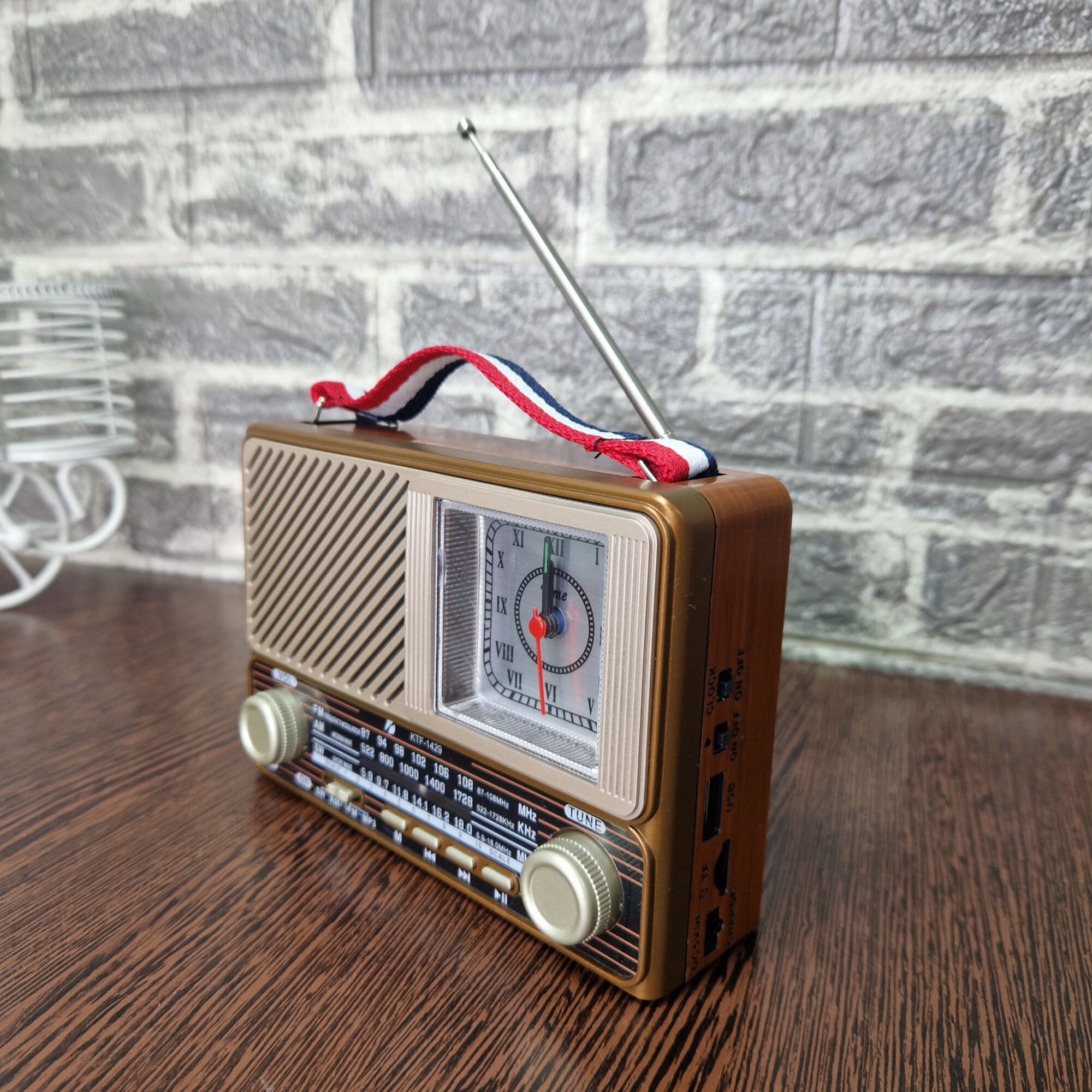 Radio Portabil cu Usb FM/AM/SW, Bluetooth, Port USB/TF, Lanterna ...