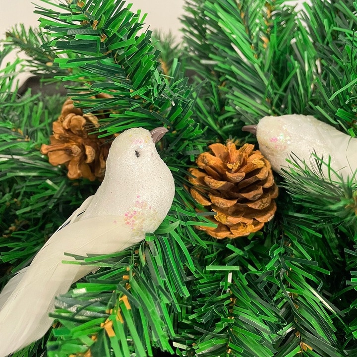 Set doua decoratiuni de brad, Zola, pasari albe cu paiete si pene lungi ...