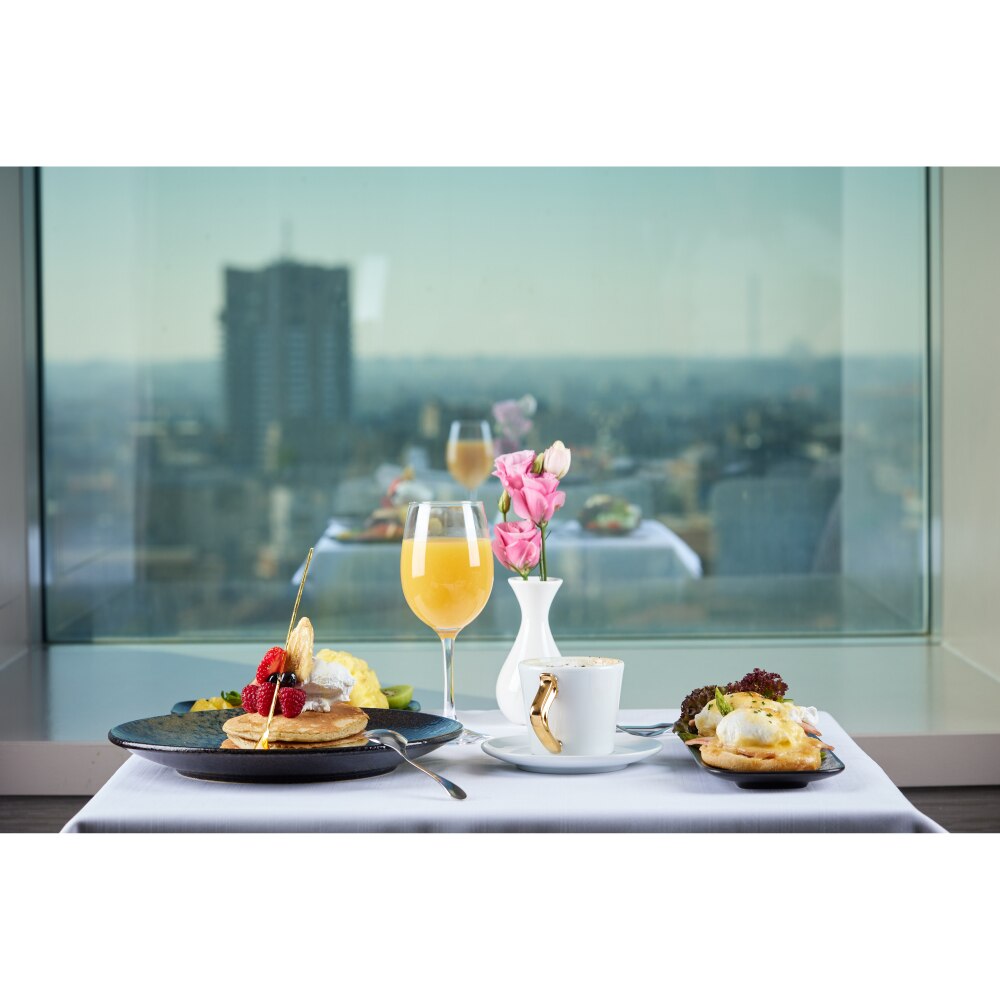 Pachet ”Benihana” 1 noapte Hotel Sheraton Bucharest, 5 stele, camera ...