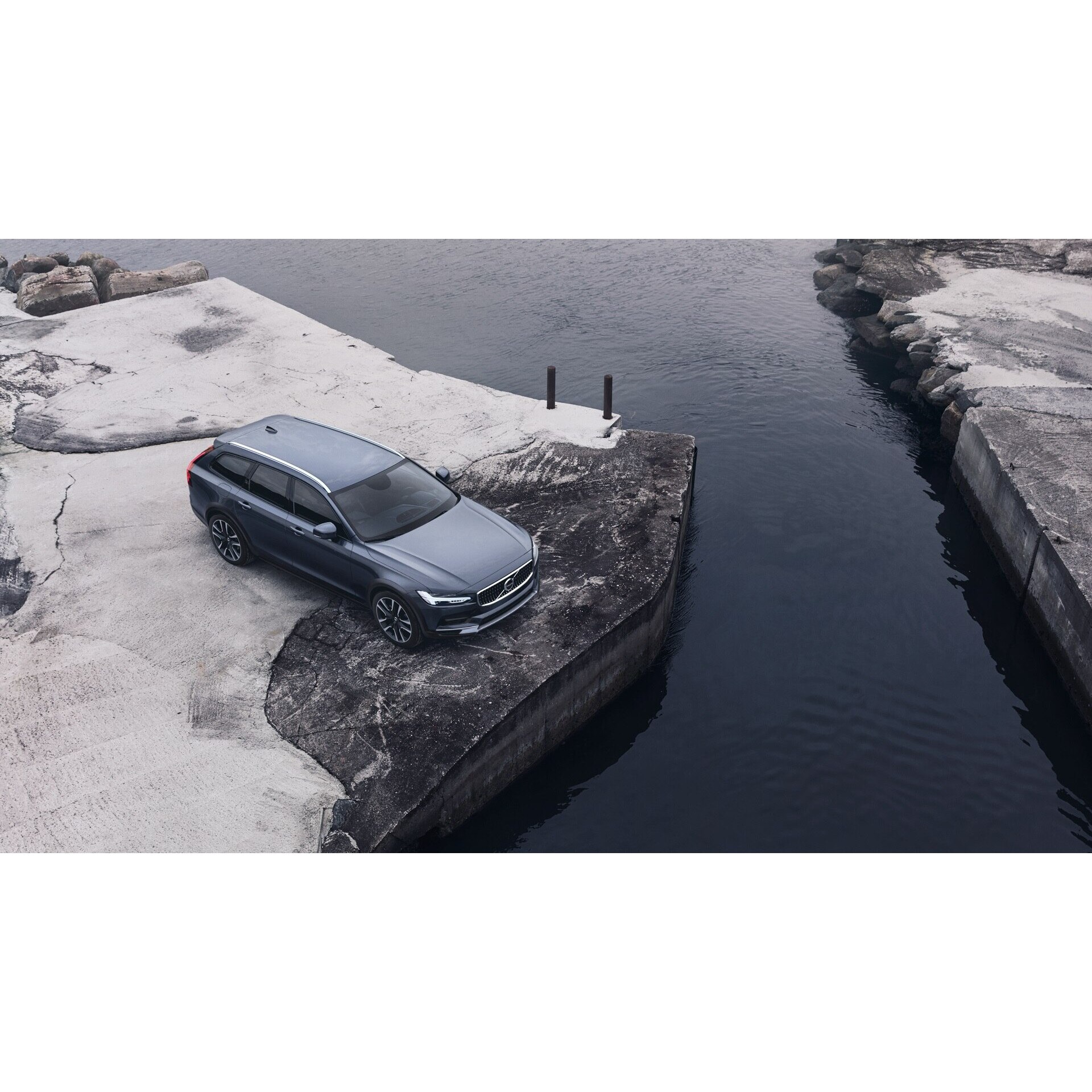 Avans Volvo V90CC B4 AT8 AWD Plus Bright, 197 CP, Denim Blue (67.285 ...