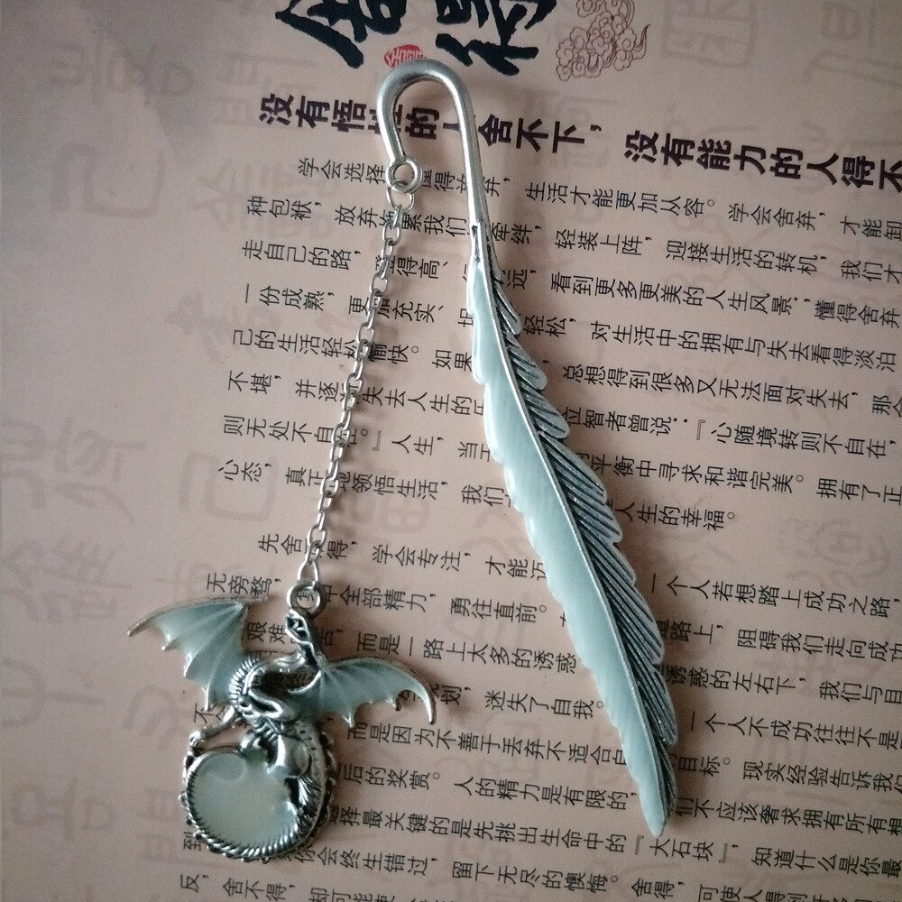 Semn de carte pana cu micul dragon zburator, Vaxiuja, 11.5 cm, tip semn ...