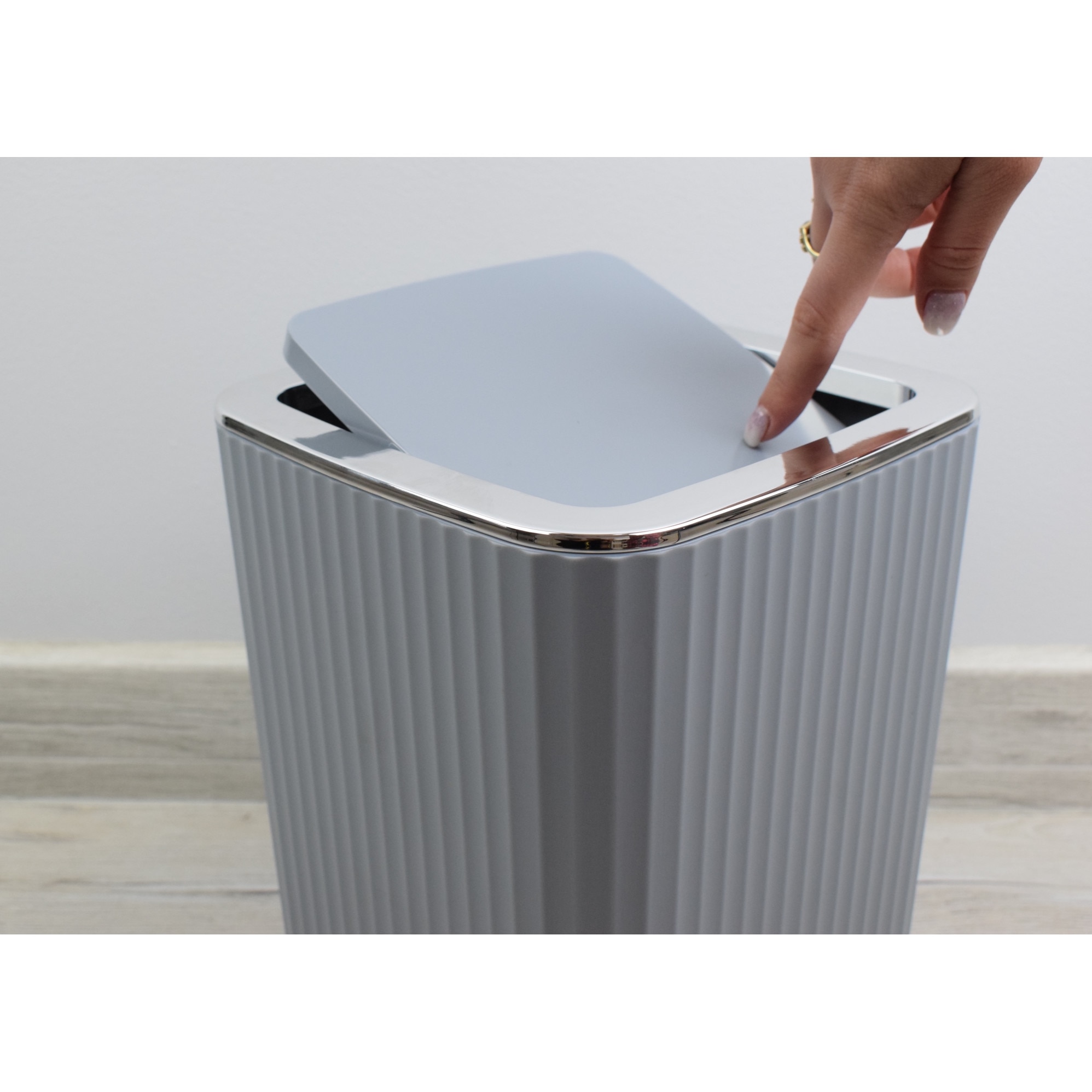 Cos gunoi cu capac, pentru bucatarie sau baie, Smart si modern - eMAG.ro