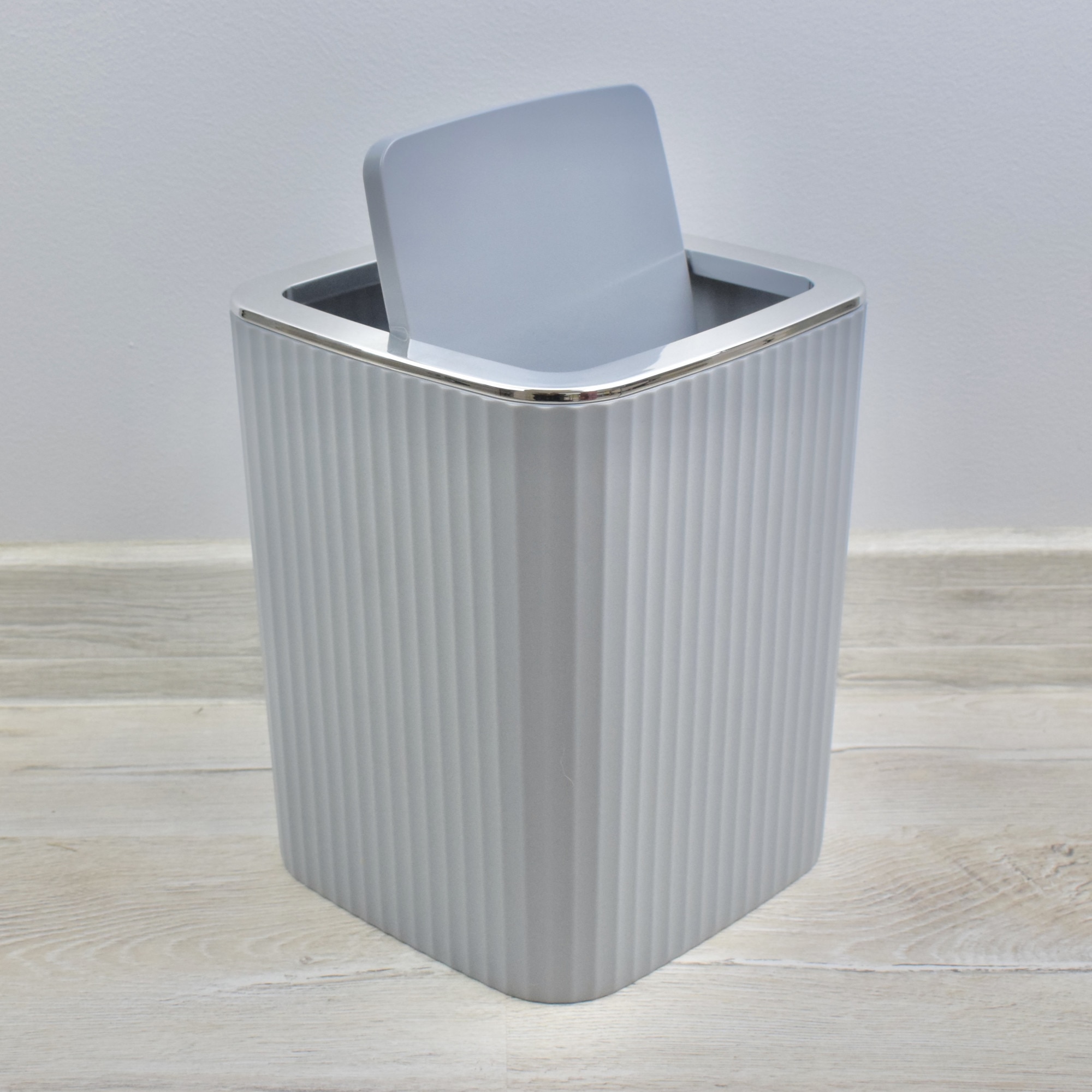 Cos gunoi cu capac, pentru bucatarie sau baie, Smart si modern - eMAG.ro