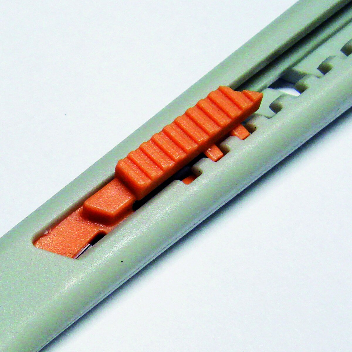 Cutter mic in blister, 9 mm, AR626 - eMAG.ro