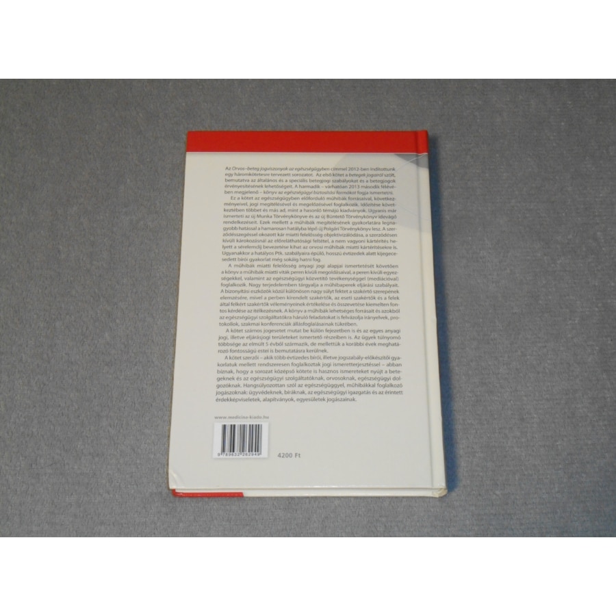 Hidvéginé dr. Adorján Lívia, Sáriné dr. Simkó Ágnes - Műhibák és ...