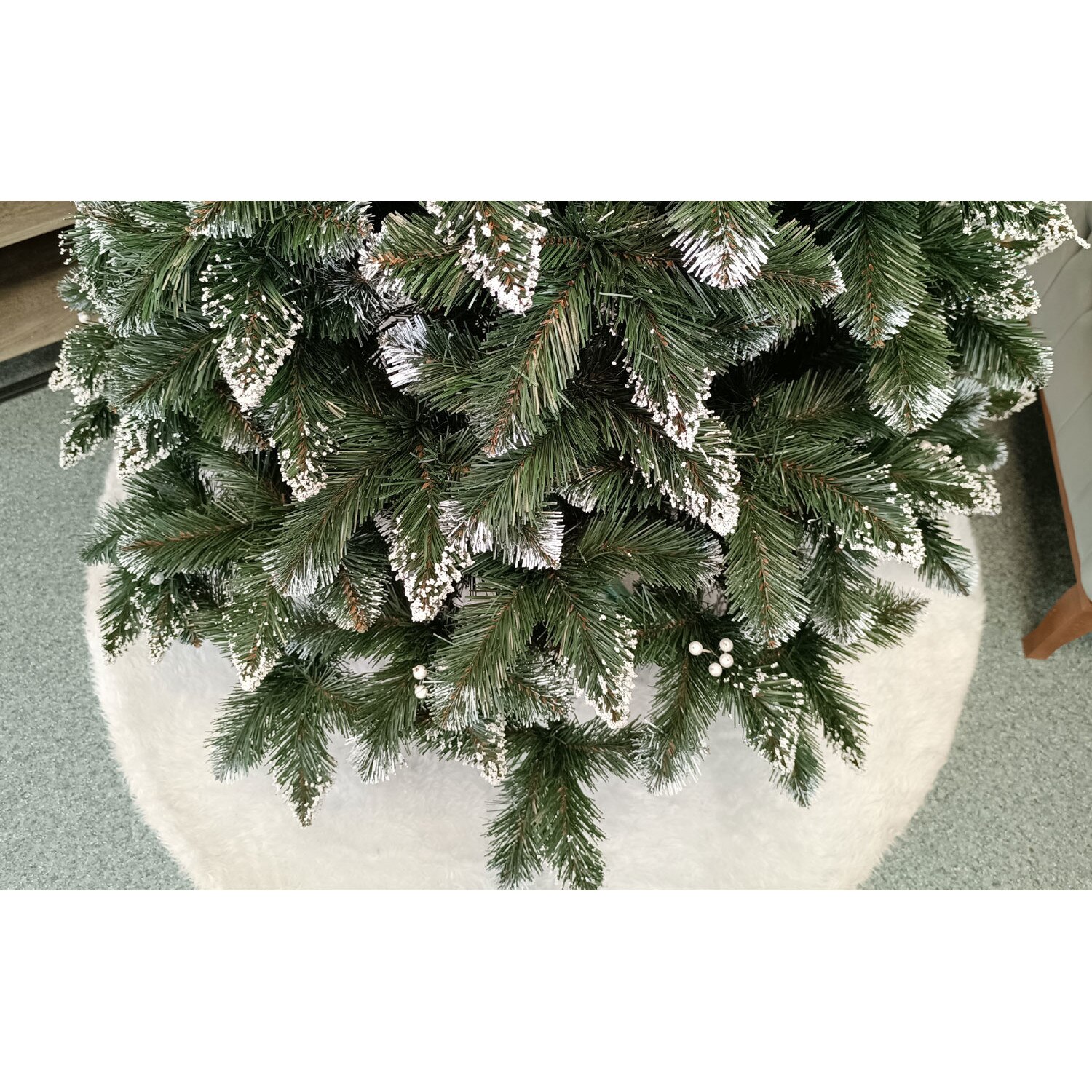 Brad artificial Christmas Deluxe by Sersimo, Crystal nins cu merisoare ...