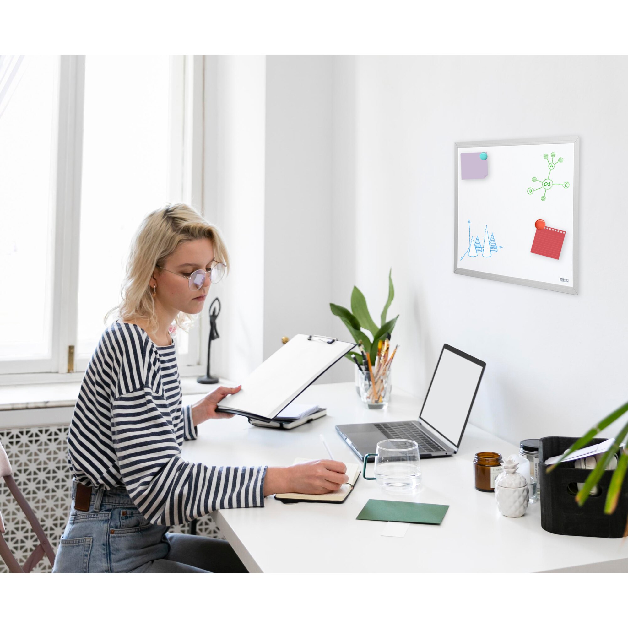 Tabla alba magnetica DESQ 4201, 30 X 40 cm, rama aluminiu - eMAG.ro