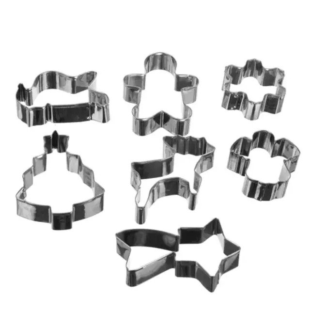 Set 7 Forme pentru Prajituri cu modele de Craciun din Inox - eMAG.ro