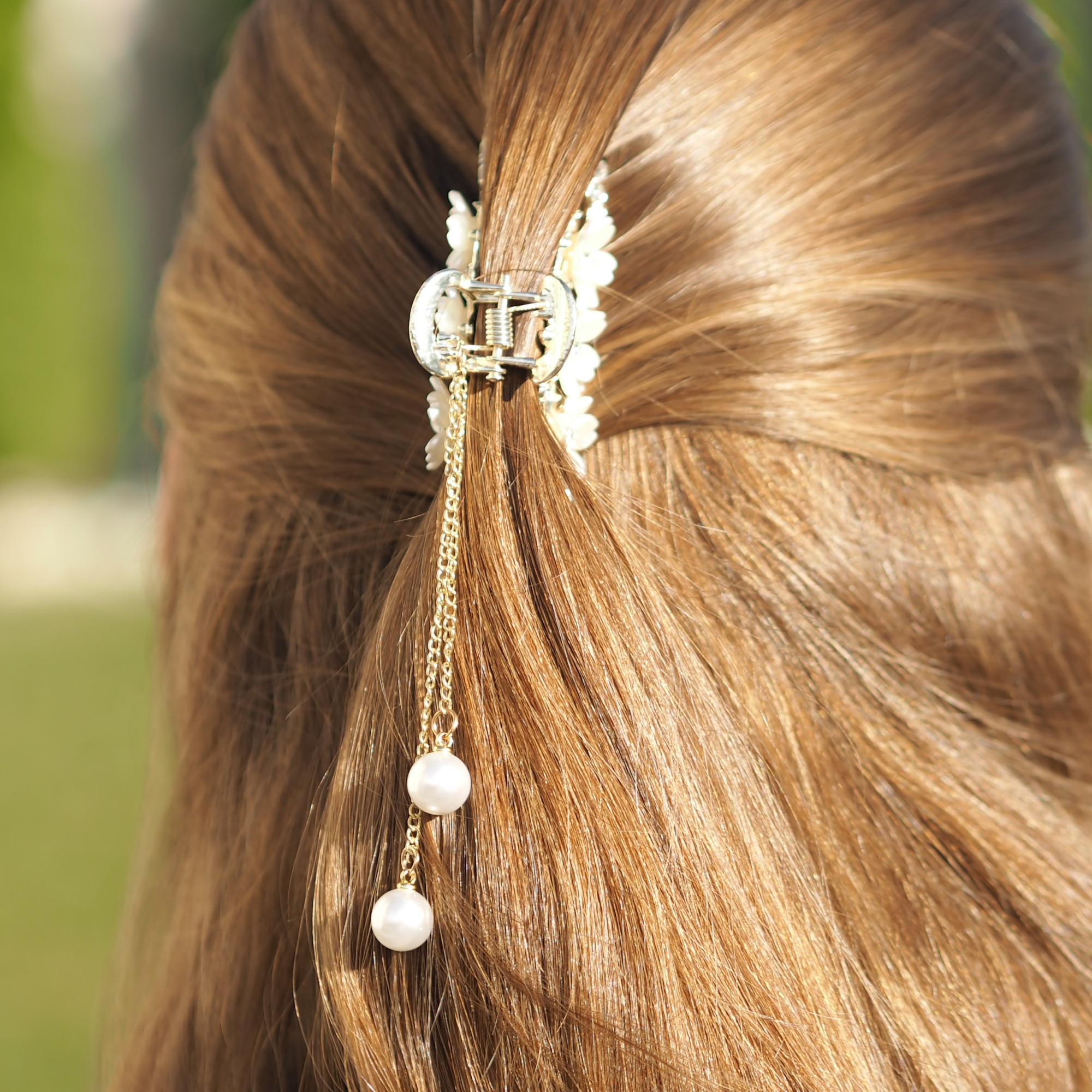 Clama de par cu flori si cristale, Auriu si Alb, lungimea 6cm - eMAG.ro