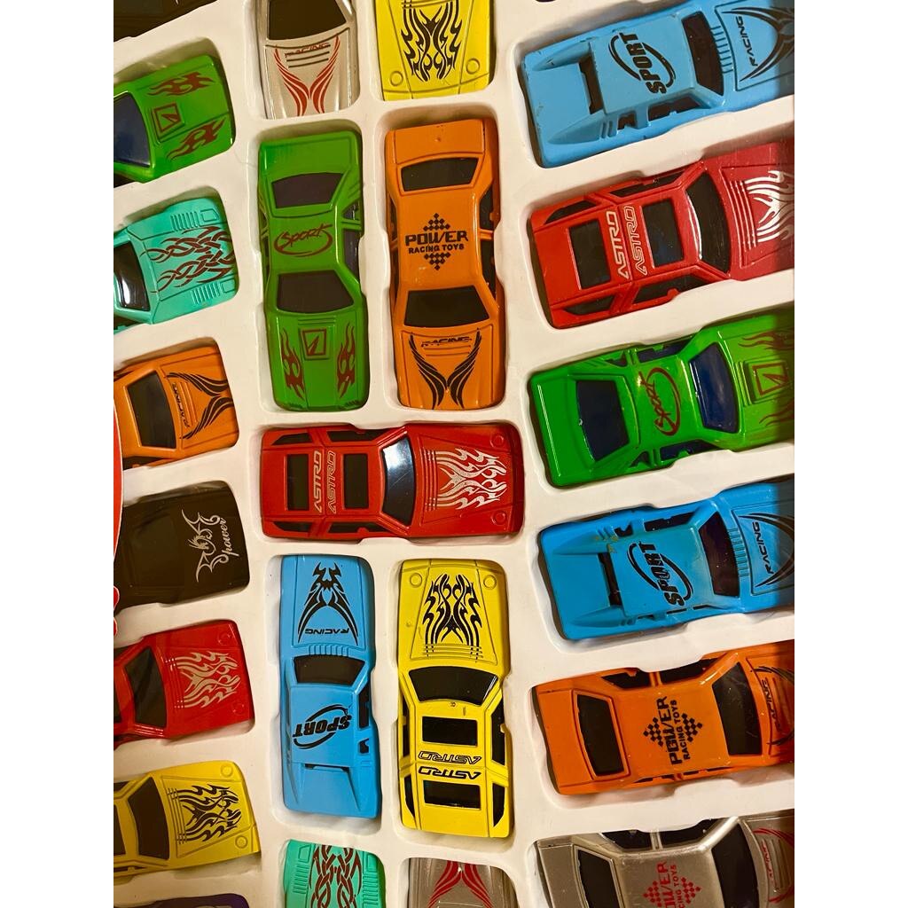 Set 25 masinute metalice, multicolore, scala1:64 - eMAG.ro