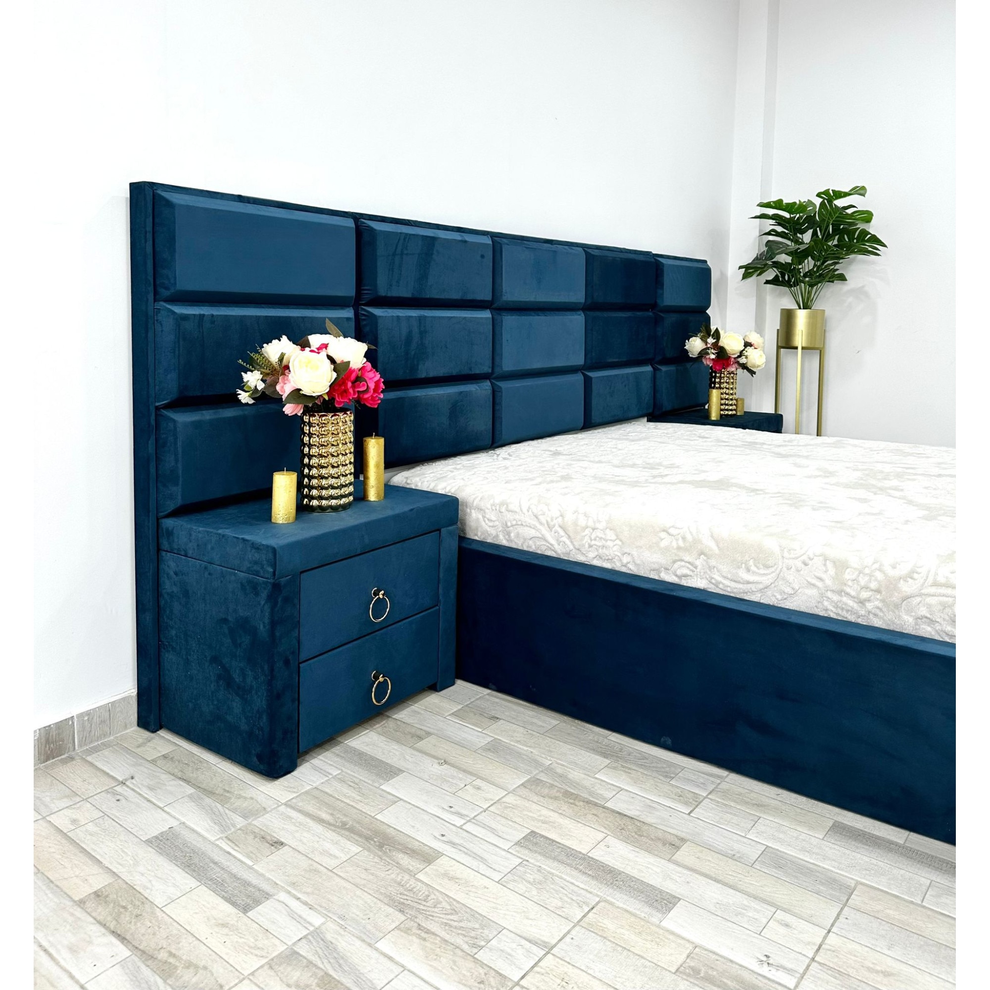 Set pat tapitat Roma, culoare albastru, cu 2 noptiere Roma si saltea ...