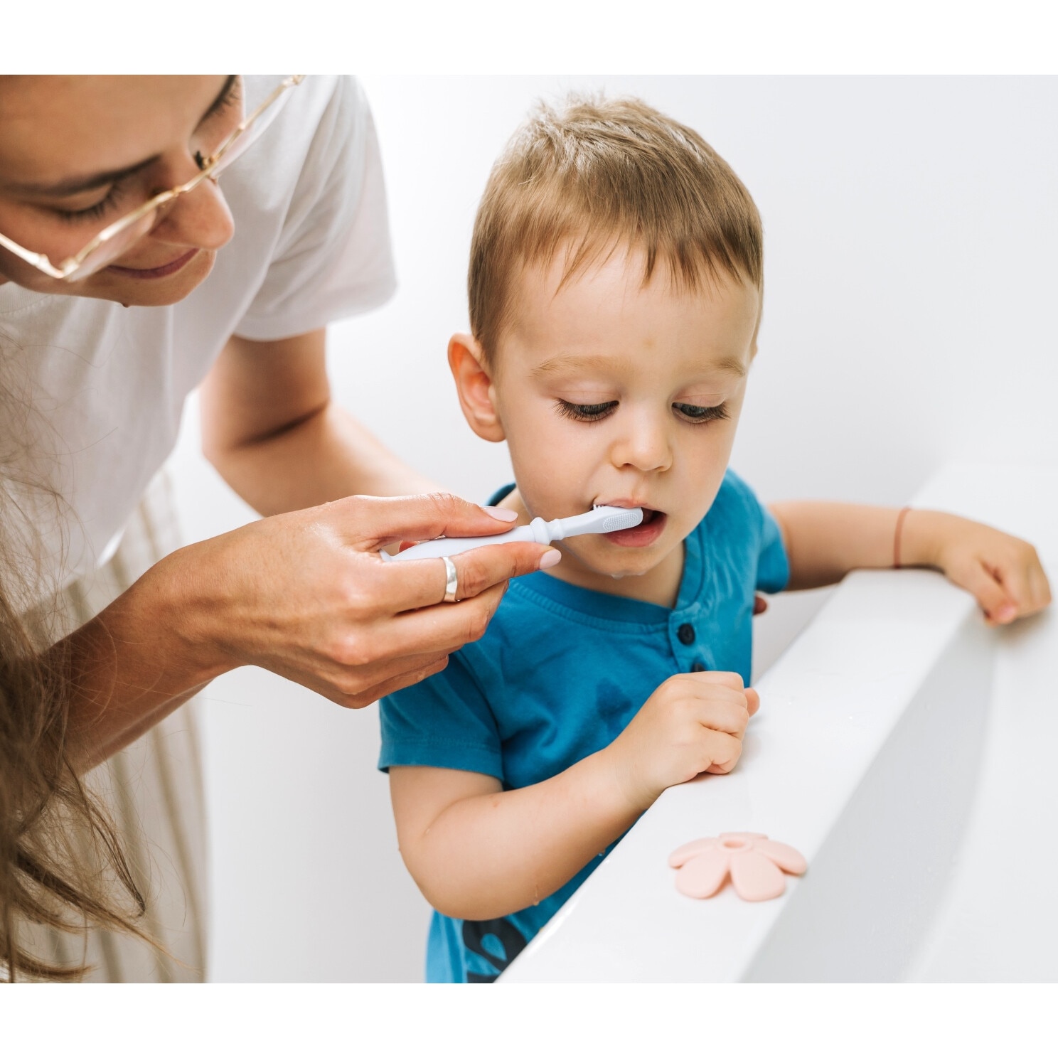 Periuta de dinti bebe din silicon Babysnugg cu 2 capete si ventuza ...