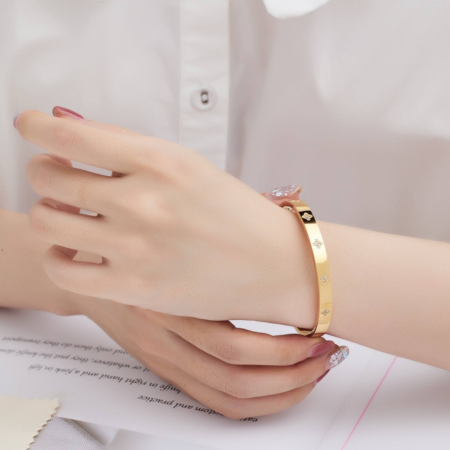 Bratara tip Bangle fixa cu strasuri din pietre zirconiu, model cu ...