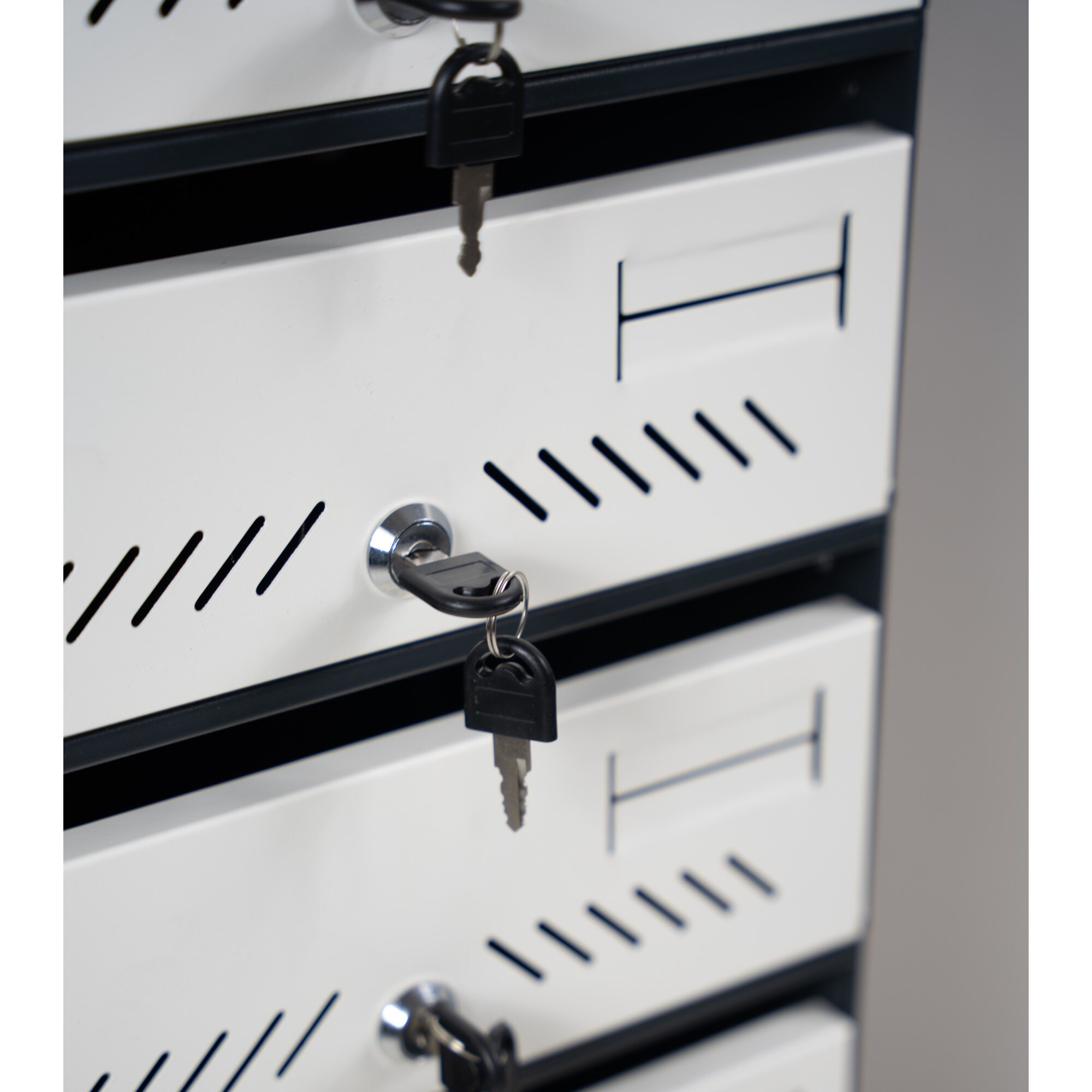 Modul 6 cutii postale cu usa striatii culoare alba si cadru culoare gri ...