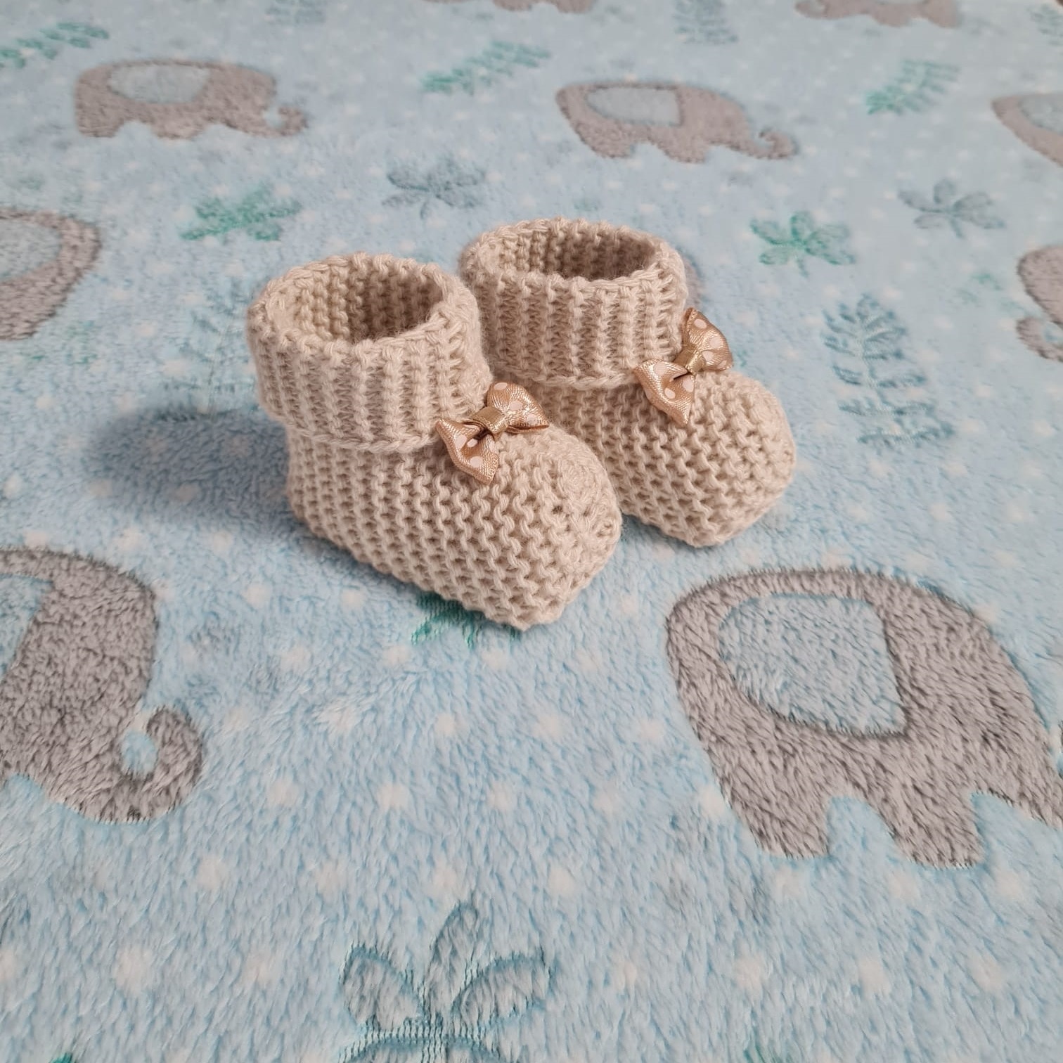 Botosei Tricotati cu Fundita, Maro, 0-3 luni - eMAG.ro